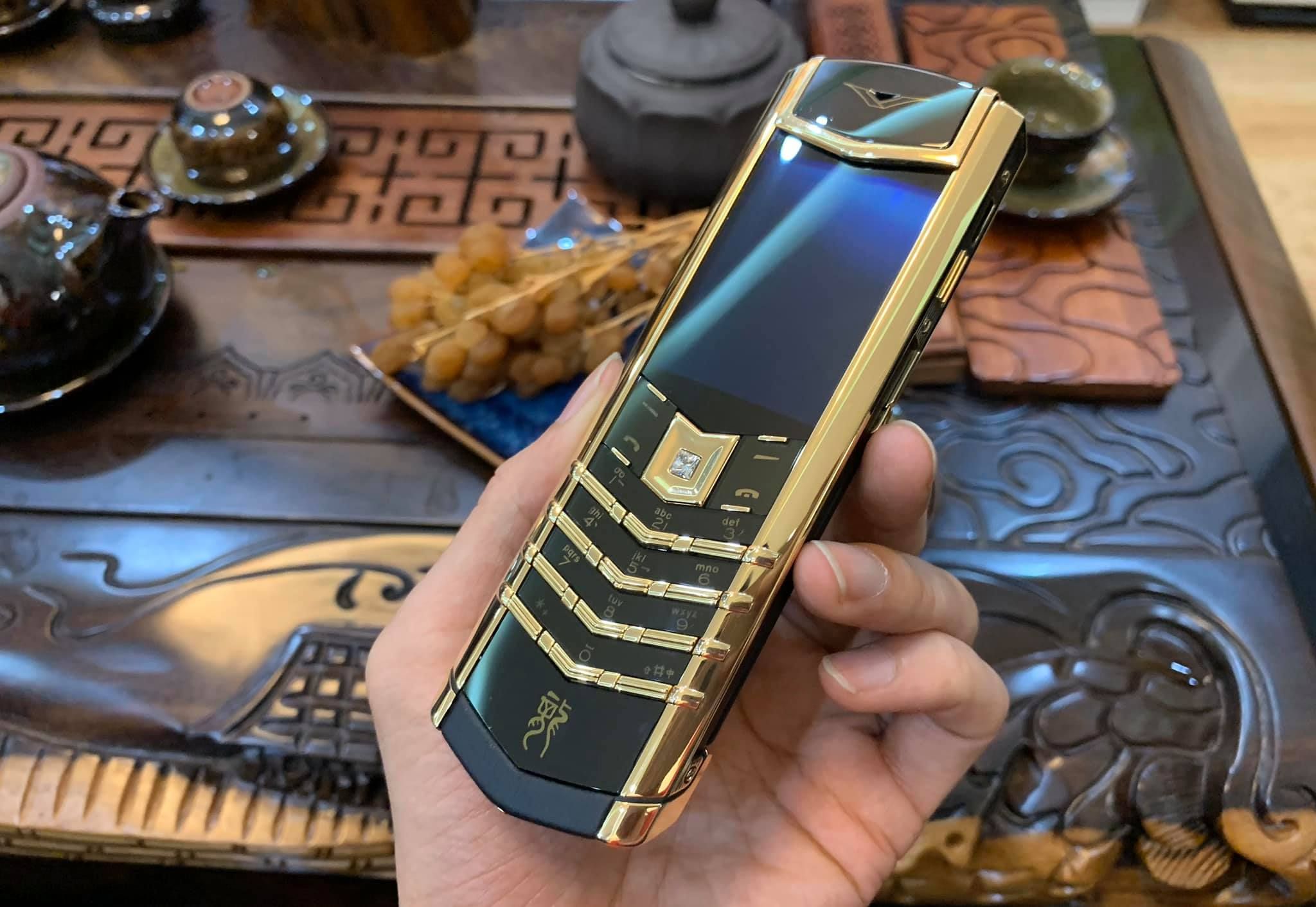 Vertu Signature Dragon Yellow Gold Diamond – Luxury Phone & Accessories