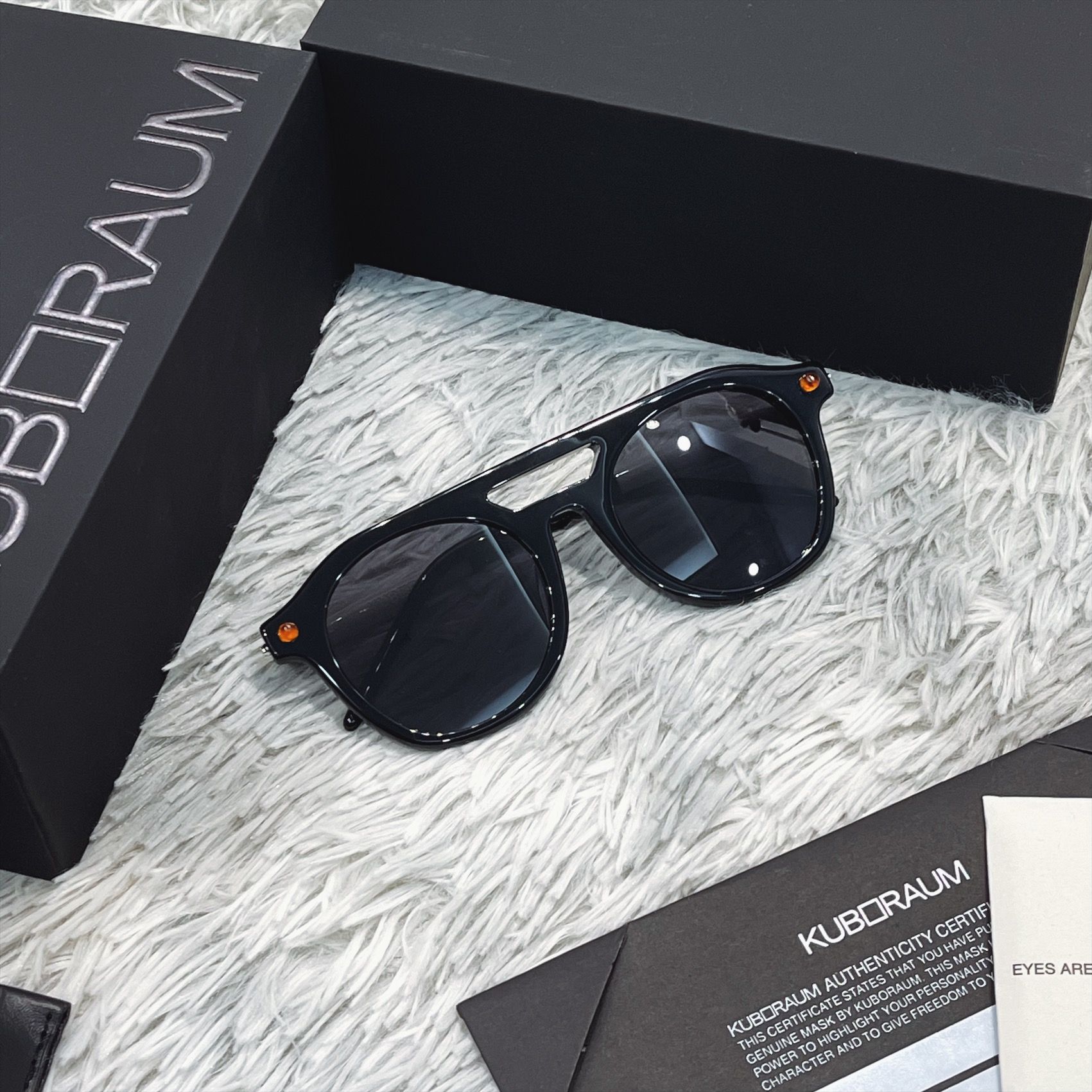 Kính Kuboraum P11 - Đen Trắng Mắt Đen – EDDY