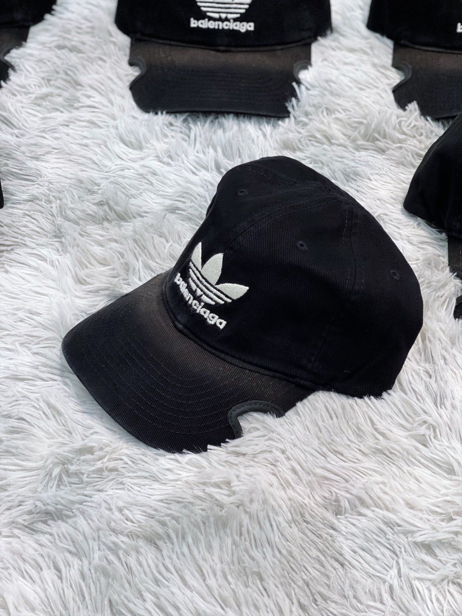 Mũ Balen x Adidas Cut-Out Trefoil Logo - Đen – EDDY