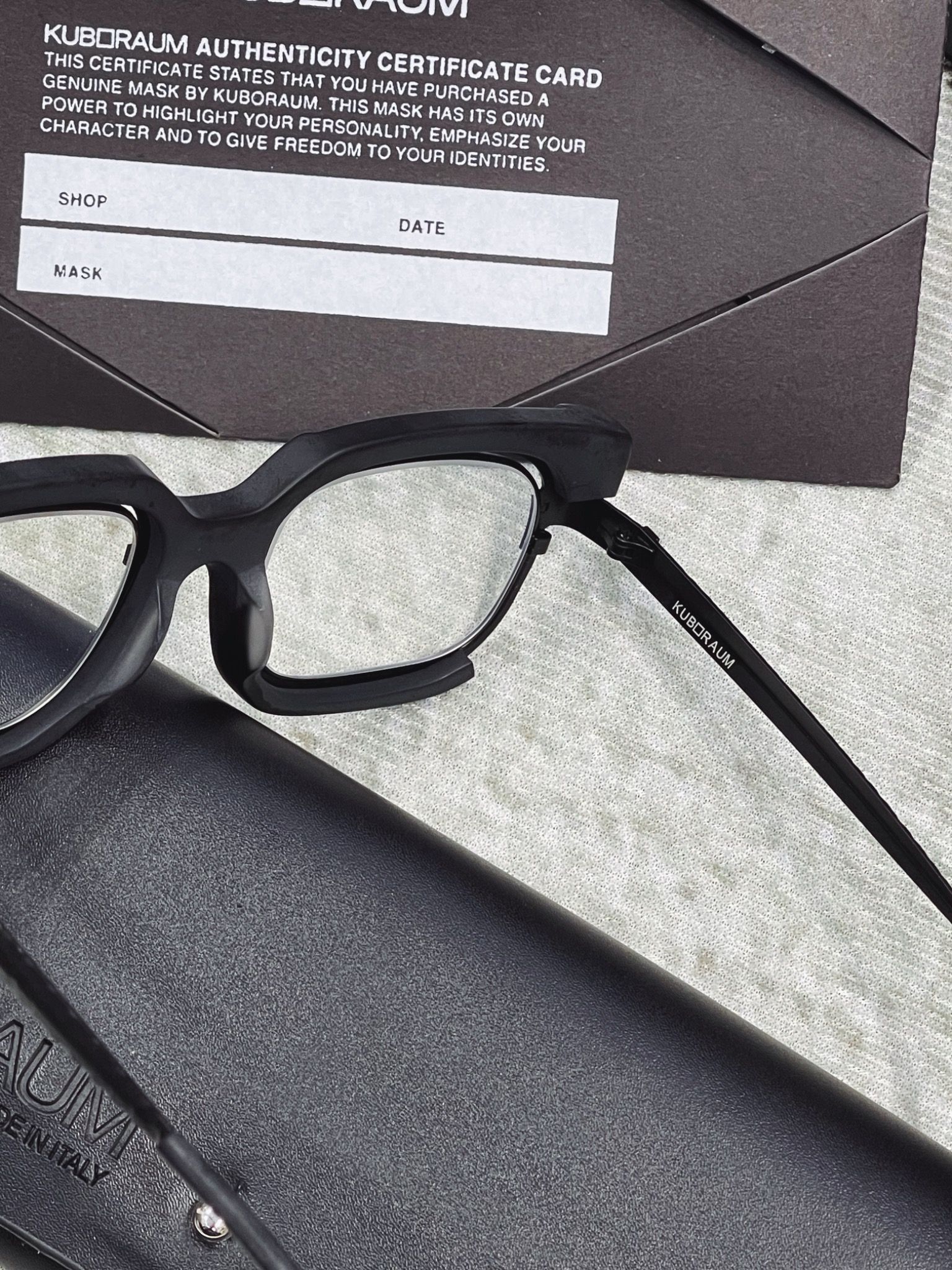 Kính Kuboraum H91 - Mắt Trong Gọng Đen Nhám – EDDY