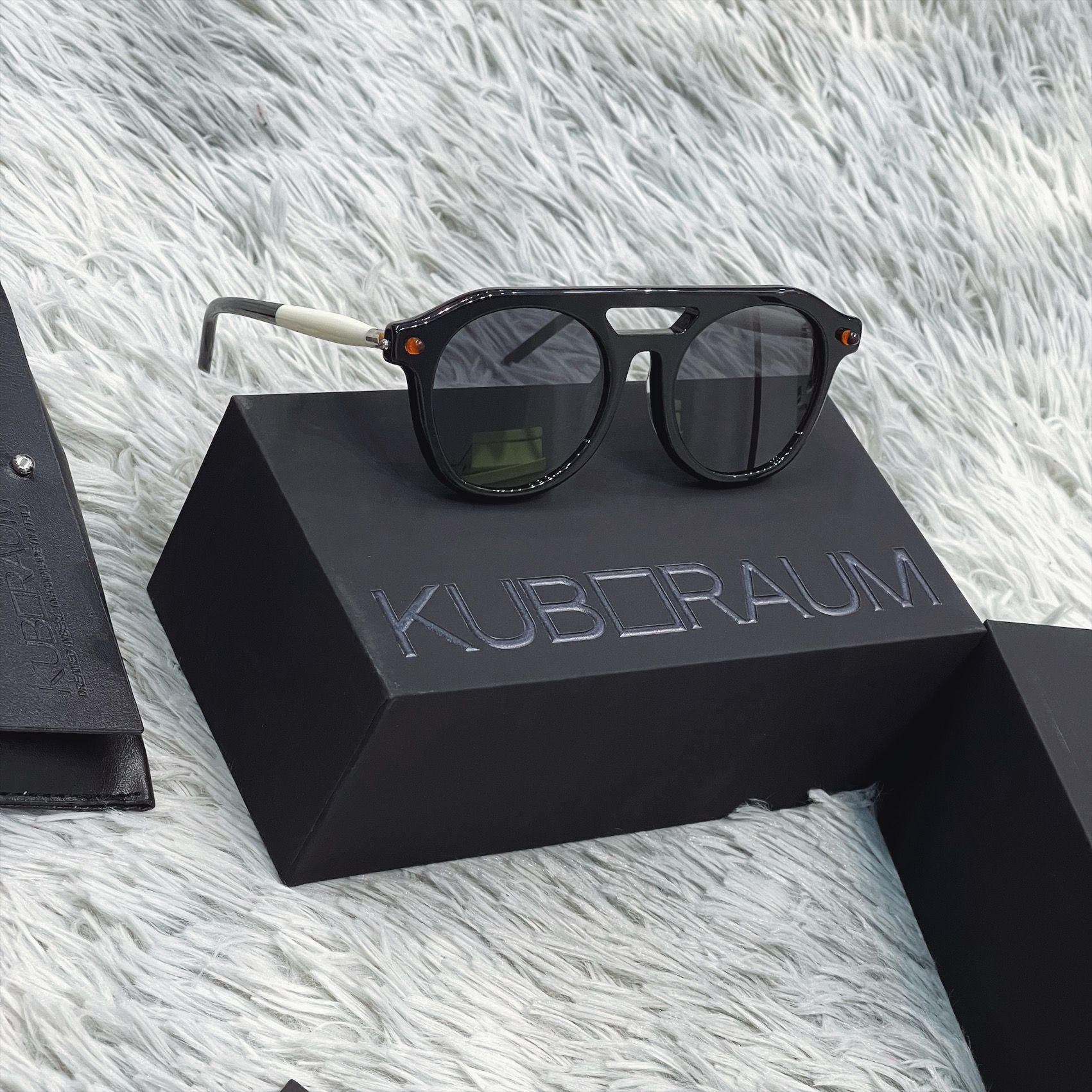 Kính Kuboraum P11 - Đen Trắng Mắt Đen – EDDY