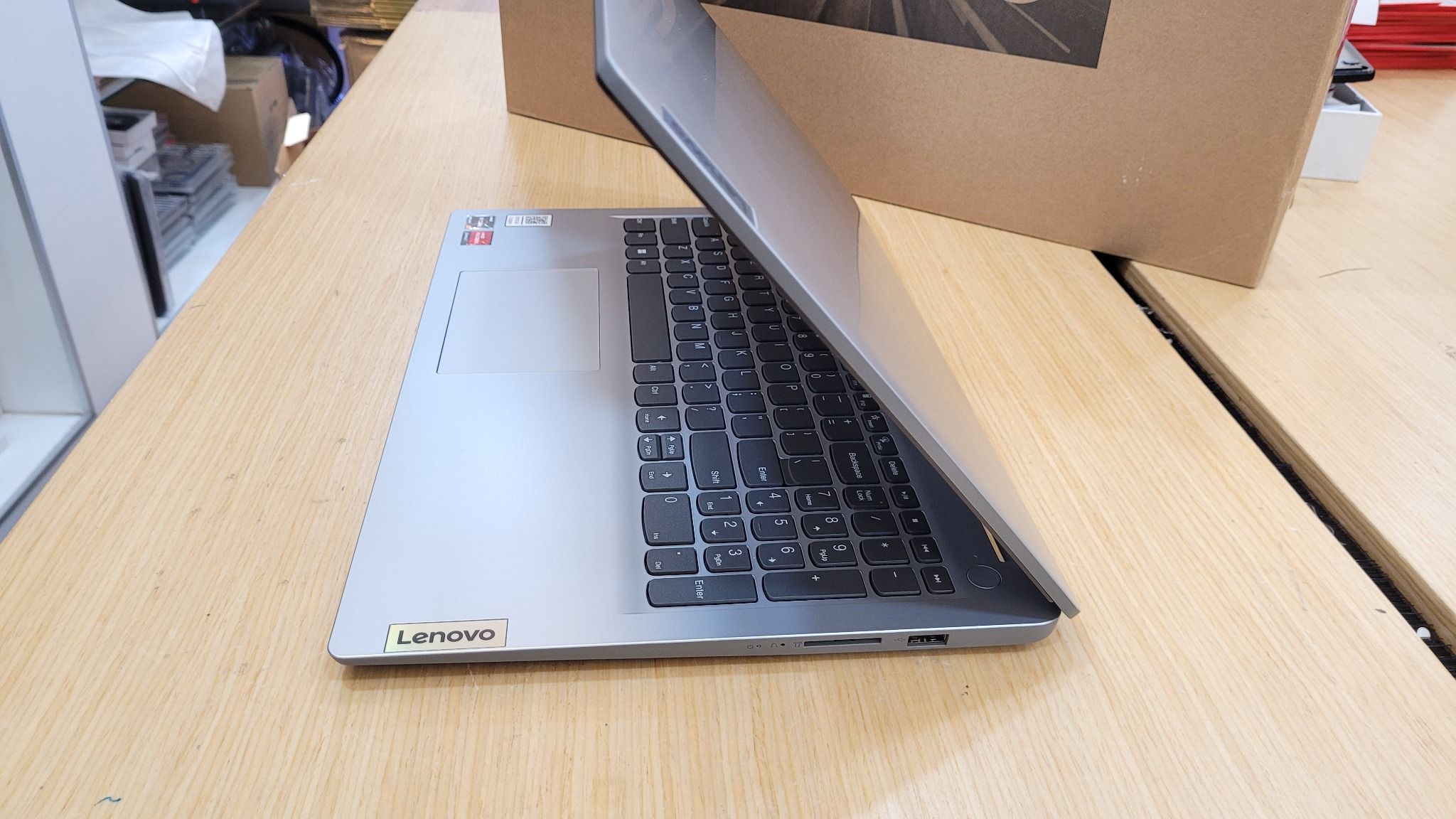 LENOVO IDEAPAD 15 ALC7 Mới 100% – Điện thoại Đài Việt