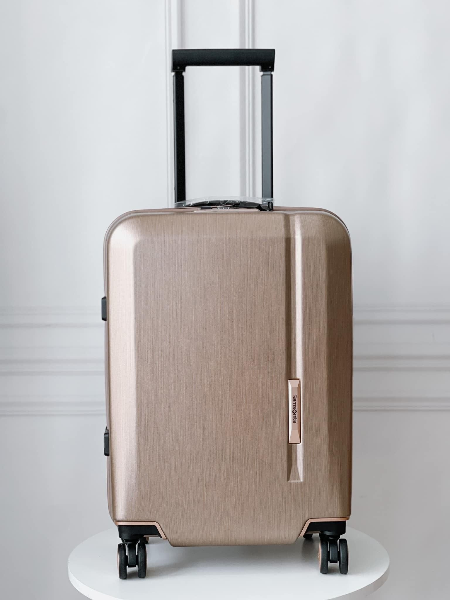 VALI SAMSONITE Novaire Spinner