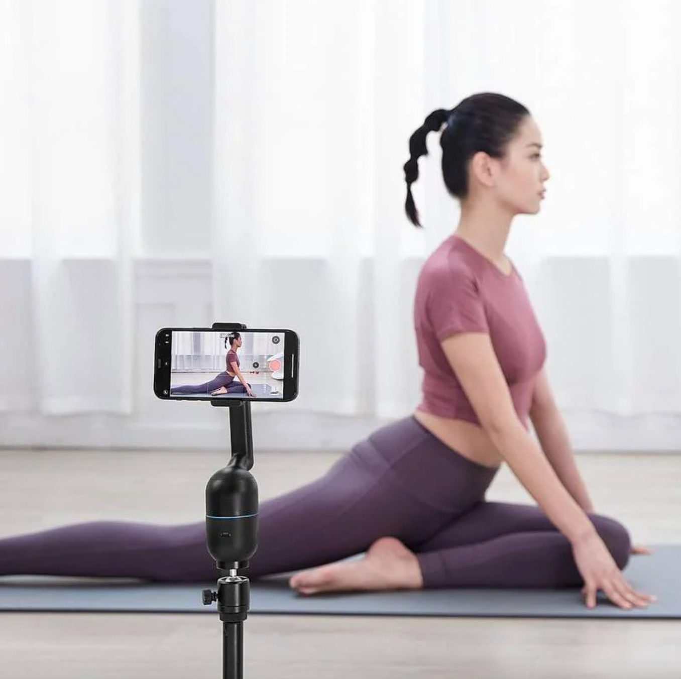 Gậy chụp ảnh OBSBOT ME AI - powered Selfie Phone Mount – Ecom Studio