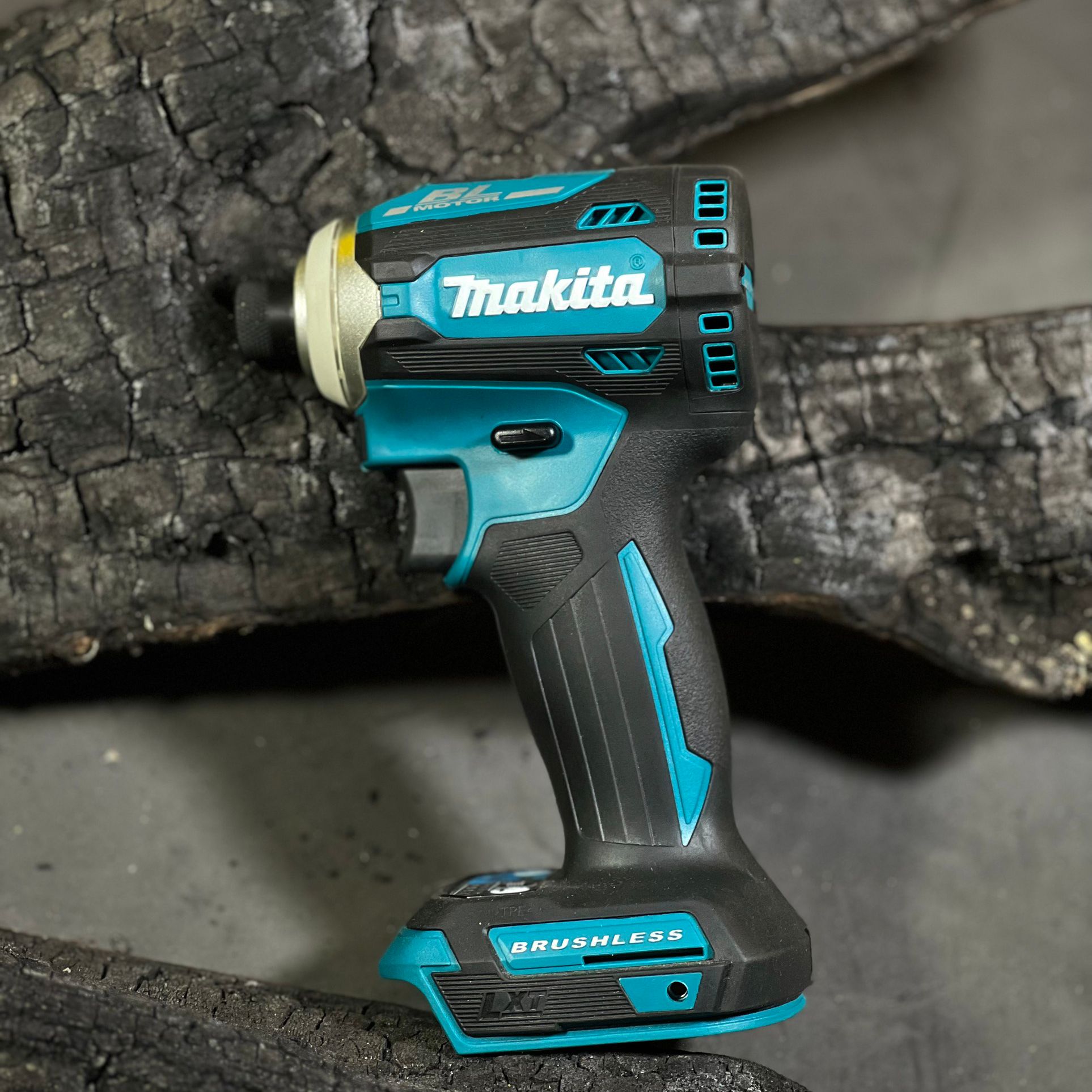 Máy siết vít makita XDT14 – mochaiphat