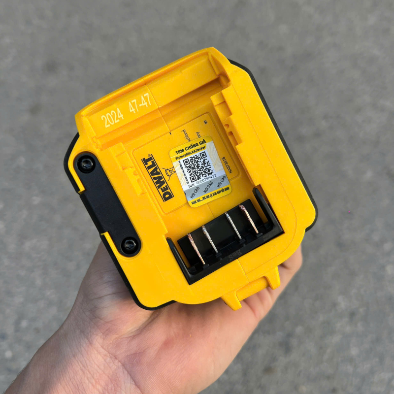 Máy bắt vít Dewalt DCF870 – mochaiphat