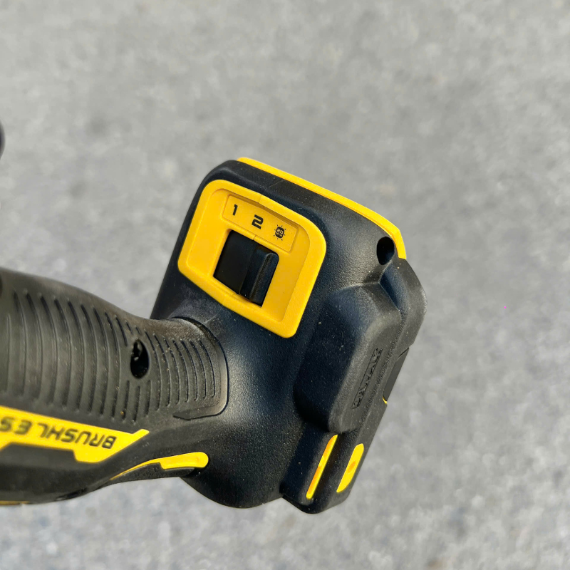 Máy bắt vít Dewalt DCF870 – mochaiphat