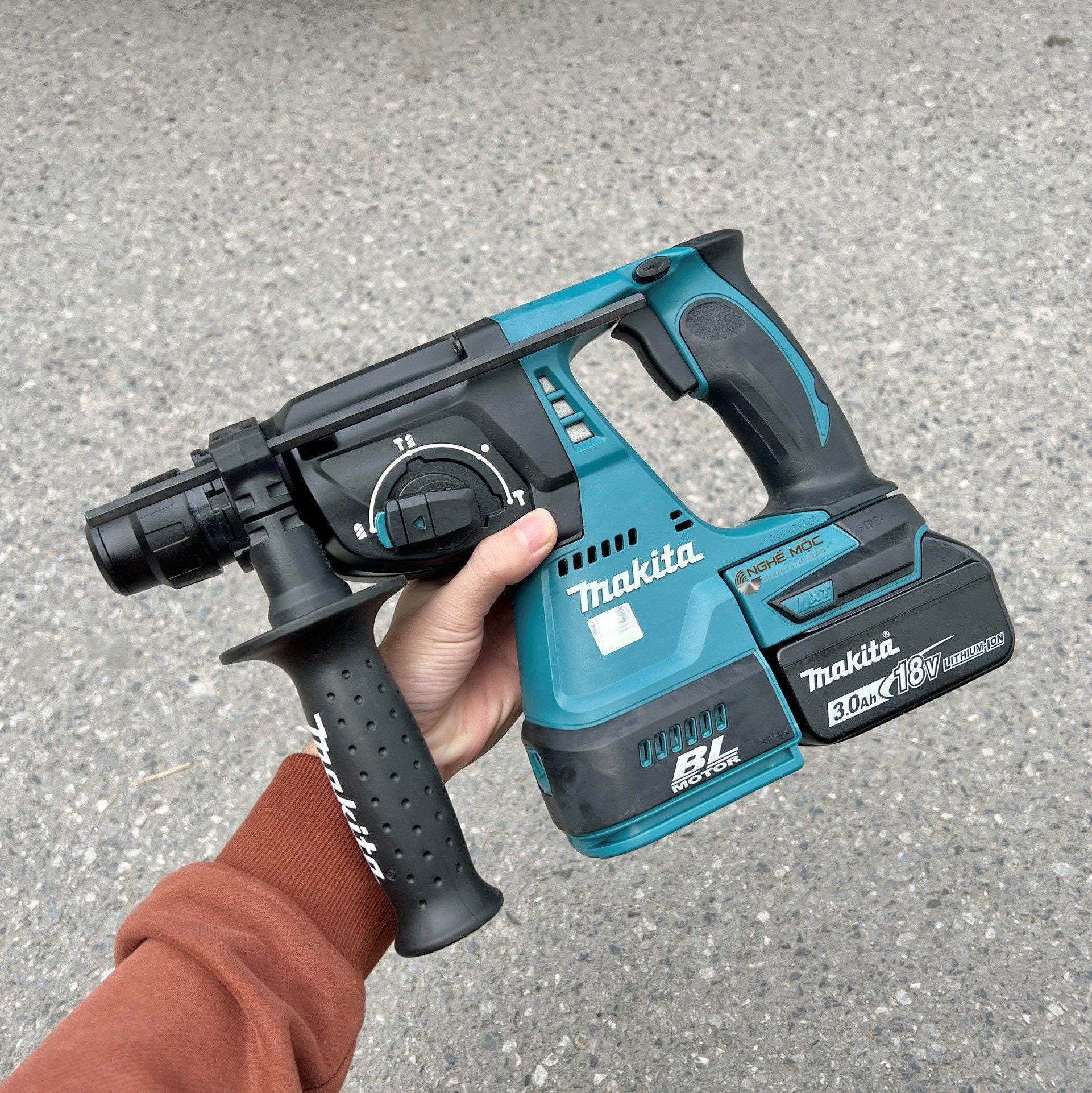 Máy khoan bê tông dùng pin Makita DHR242 – mochaiphat