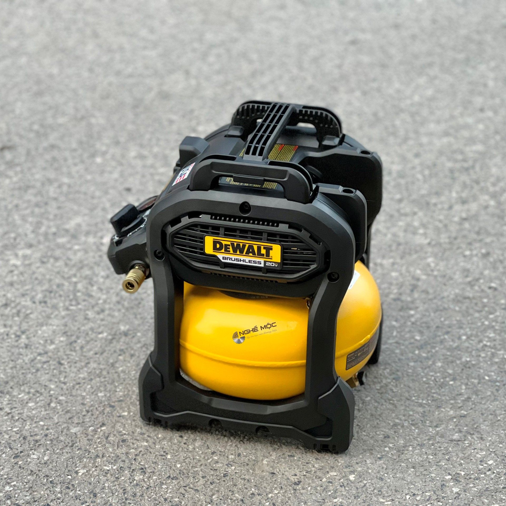 Máy nén khí dùng pin 20V/60V Dewalt DCC2520 – mochaiphat