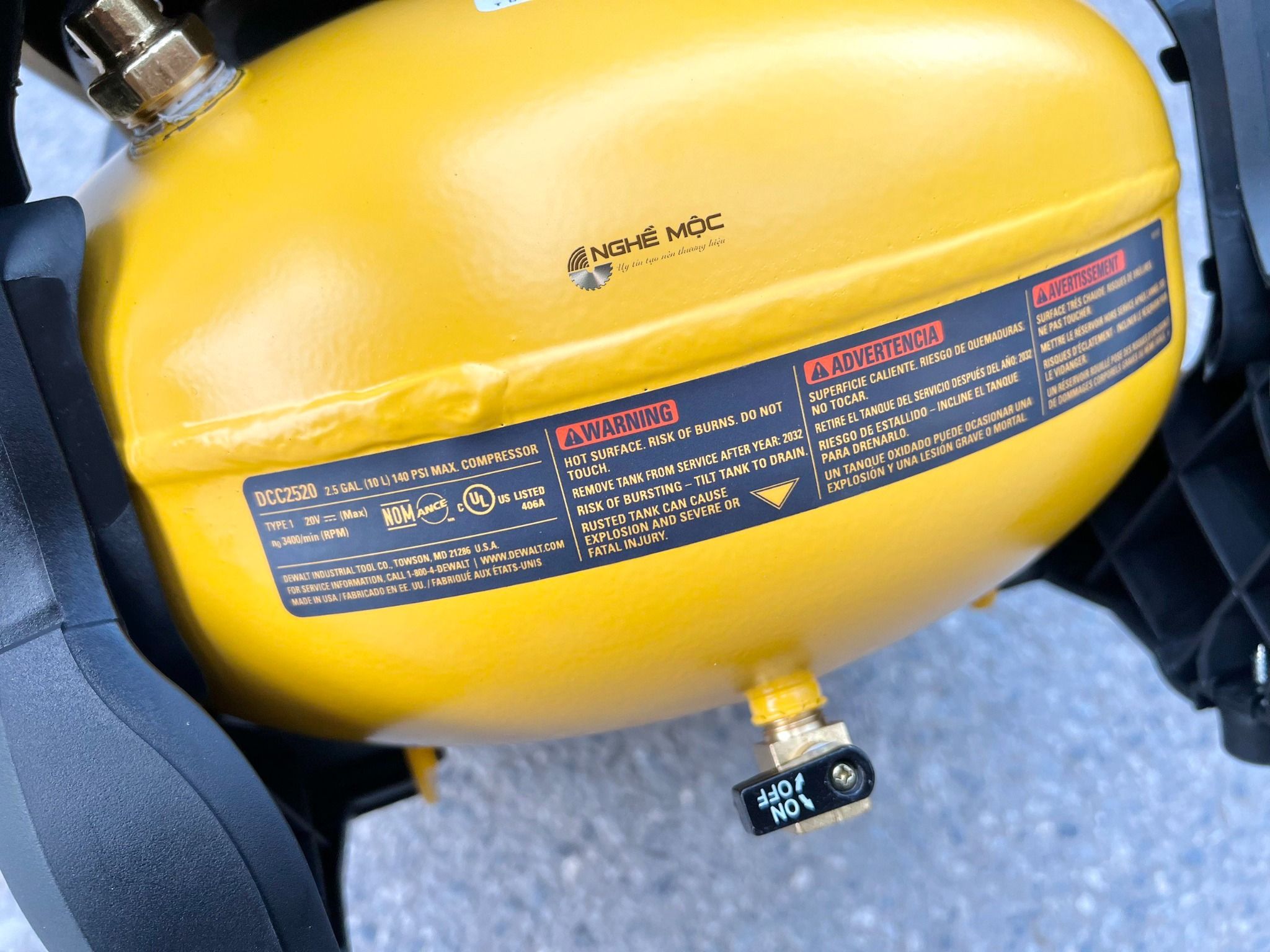 Máy nén khí dùng pin 20V/60V Dewalt DCC2520 – mochaiphat