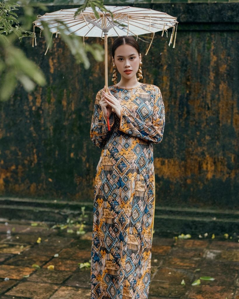 Áo Dài Gấm Đỏ Cam Pride Việt Nam – GOSUMO.VN