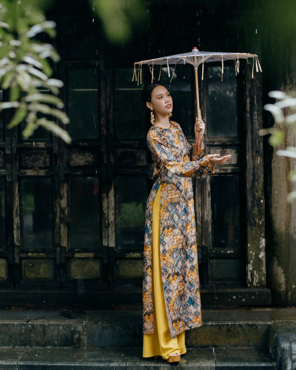 Áo Dài Gấm Đỏ Cam Pride Việt Nam – GOSUMO.VN