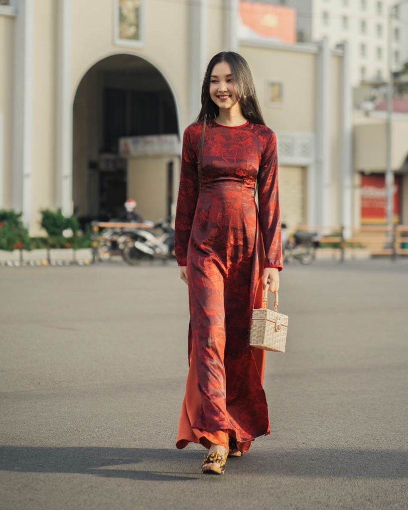 Áo Dài Gấm Đỏ – GOSUMO.VN