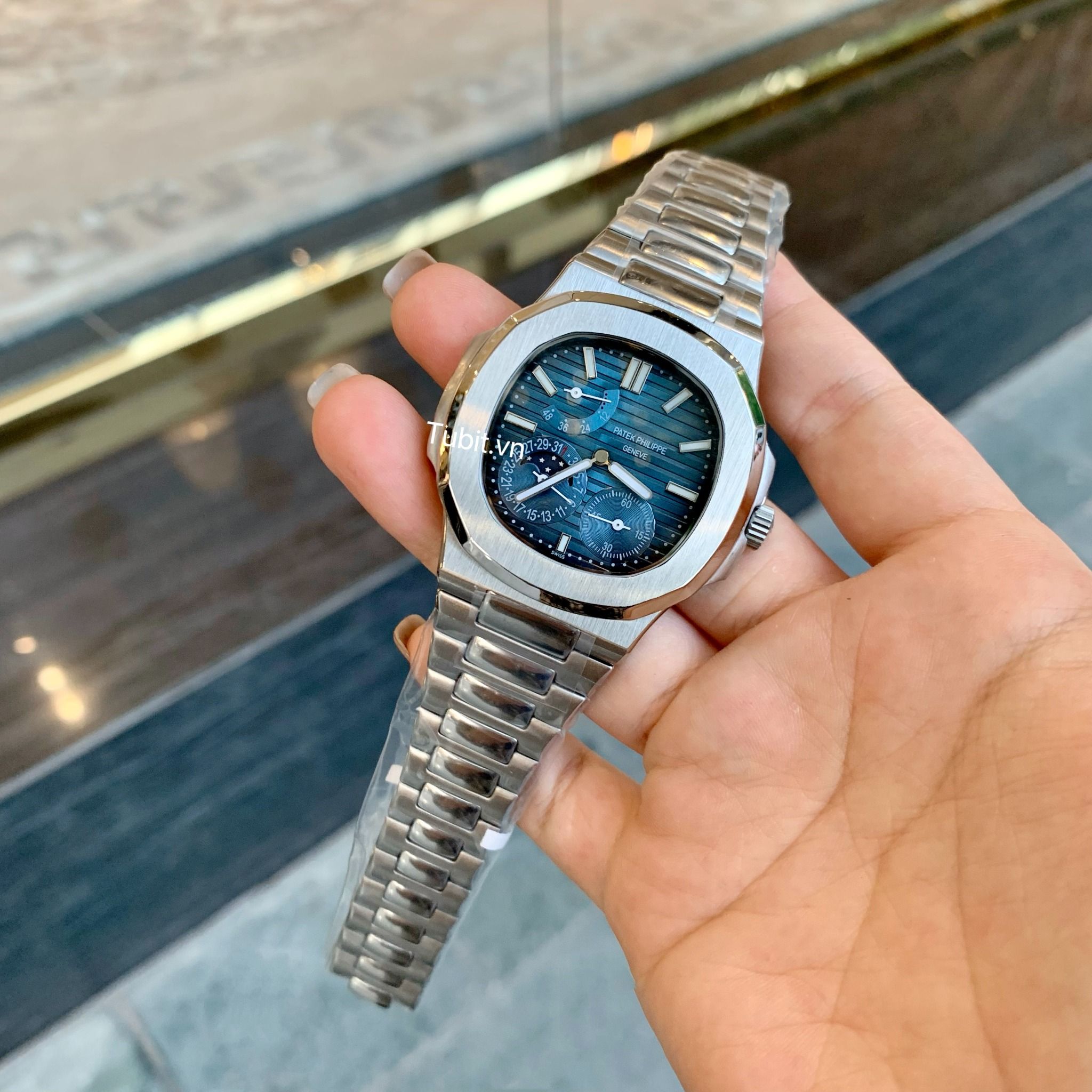 Đồng hồ cơ nam Patek Philippe Nautilus 5712/1A-001 Steel Blue Dial 1:1 ...