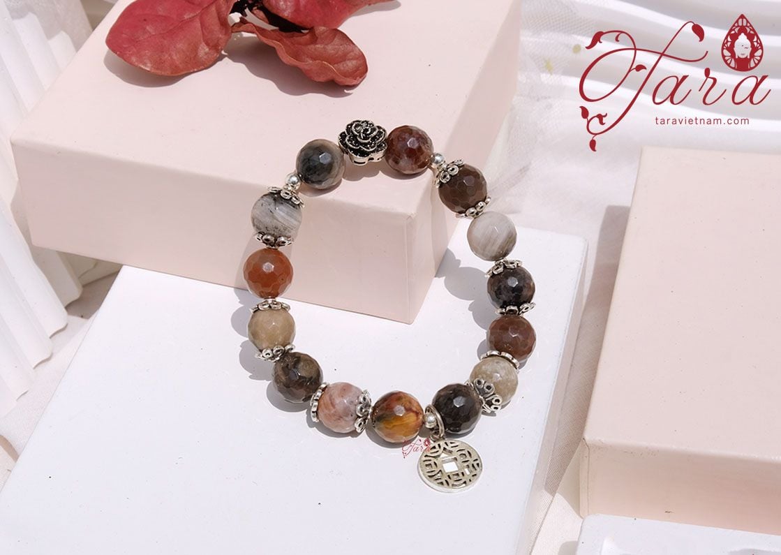 Vòng Đá Gỗ Hóa Thạch mix Charm Bạc – TARA GEMS