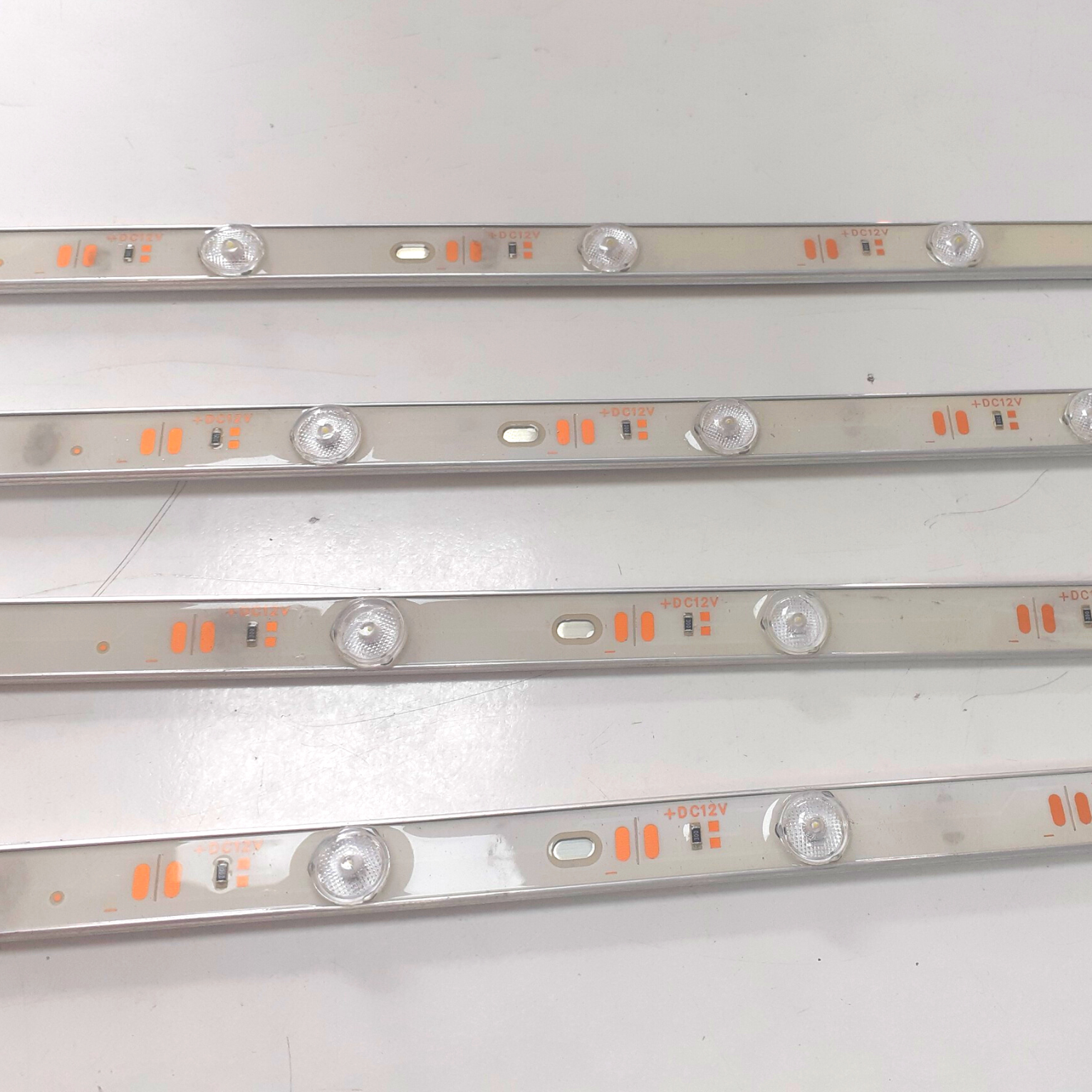 Led thanh 2835, 1m, 12W có chóa 110 độ, ngoài trời – EDISUN