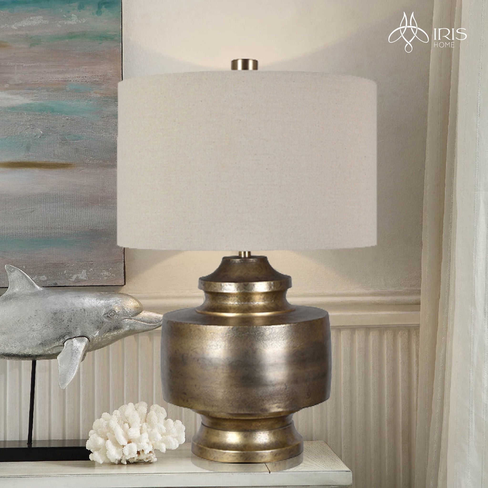 Đèn bàn trang trí cao cấp thân aluminium – Iris Home