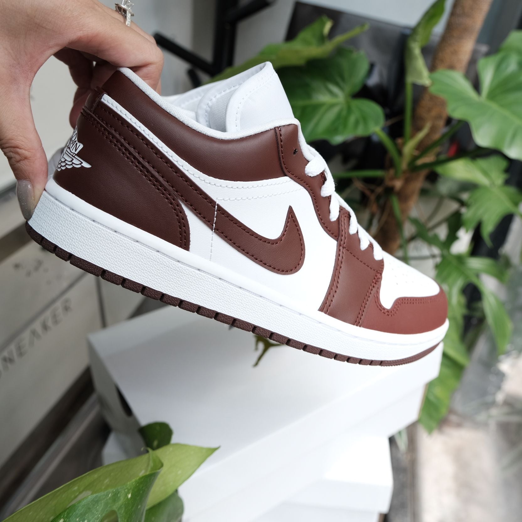 Giày Nike Air Jordan 1 Low Gets A Familiar Team Red DC0774-116 – BG SNEAKER