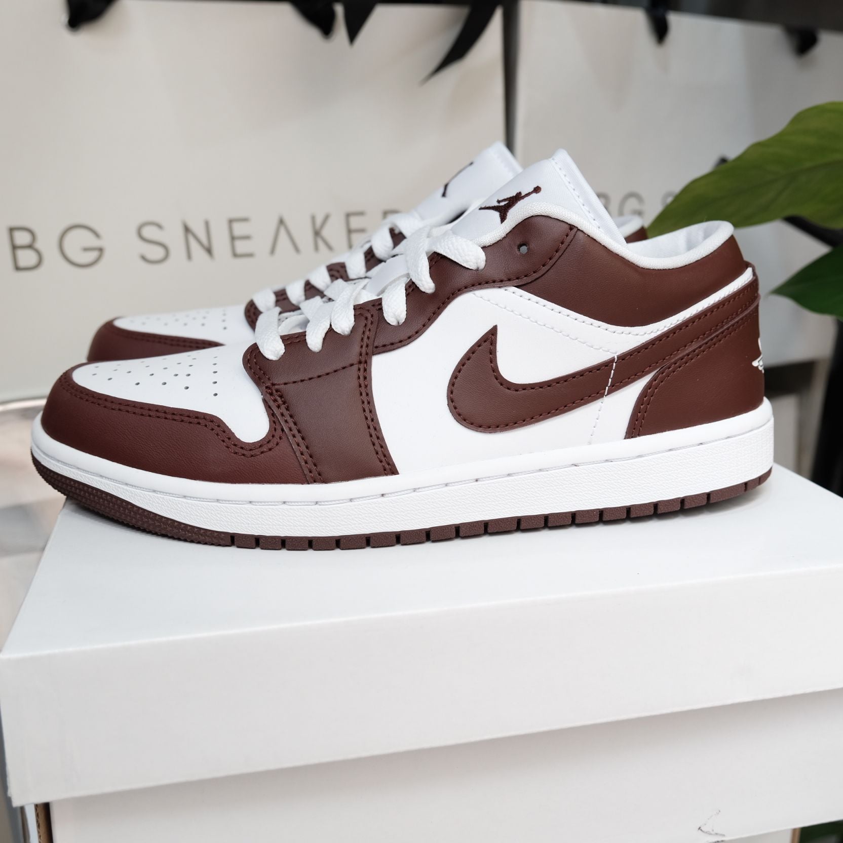 Giày Nike Air Jordan 1 Low Gets A Familiar Team Red DC0774-116 – BG SNEAKER