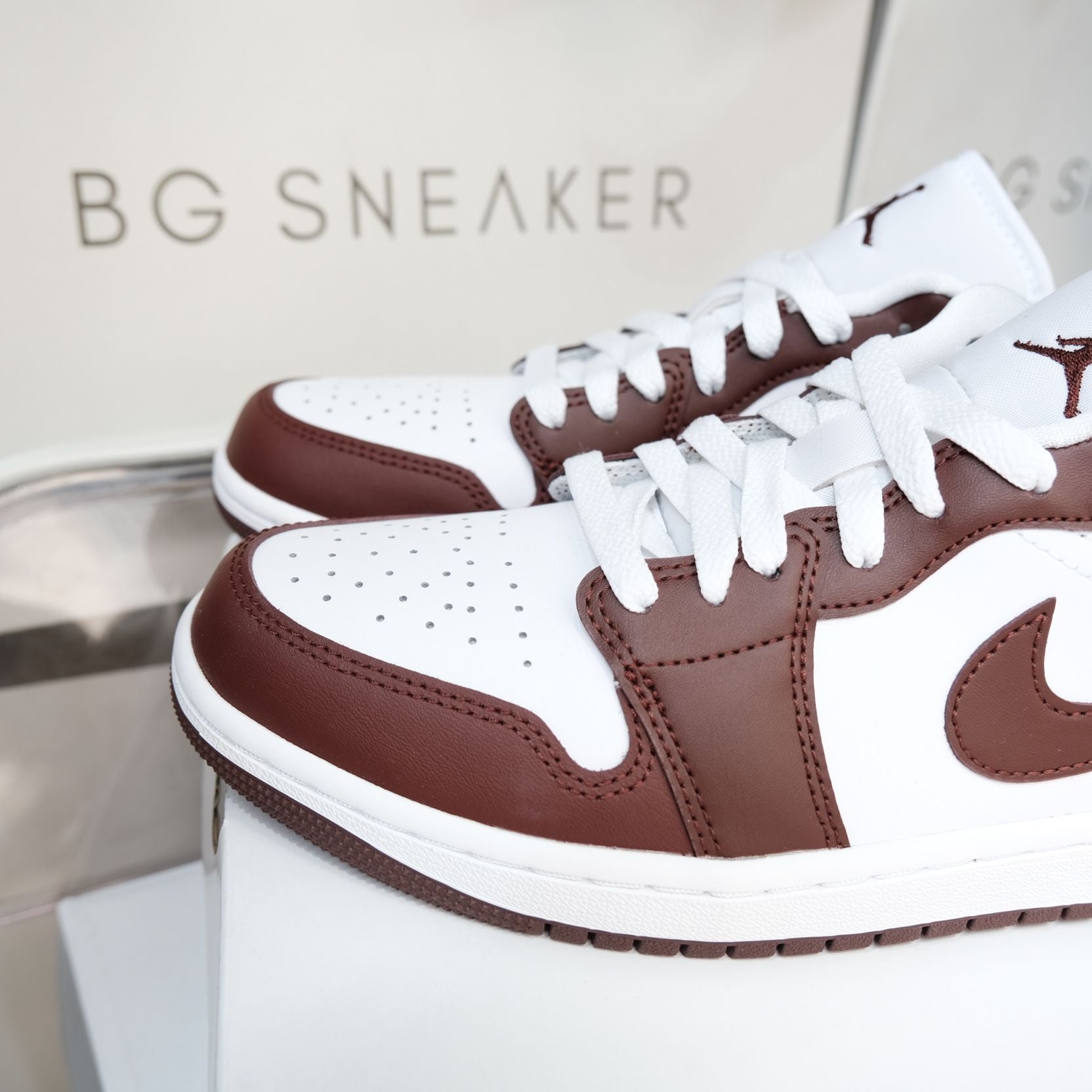 Giày Nike Air Jordan 1 Low Gets A Familiar Team Red DC0774-116 – BG SNEAKER