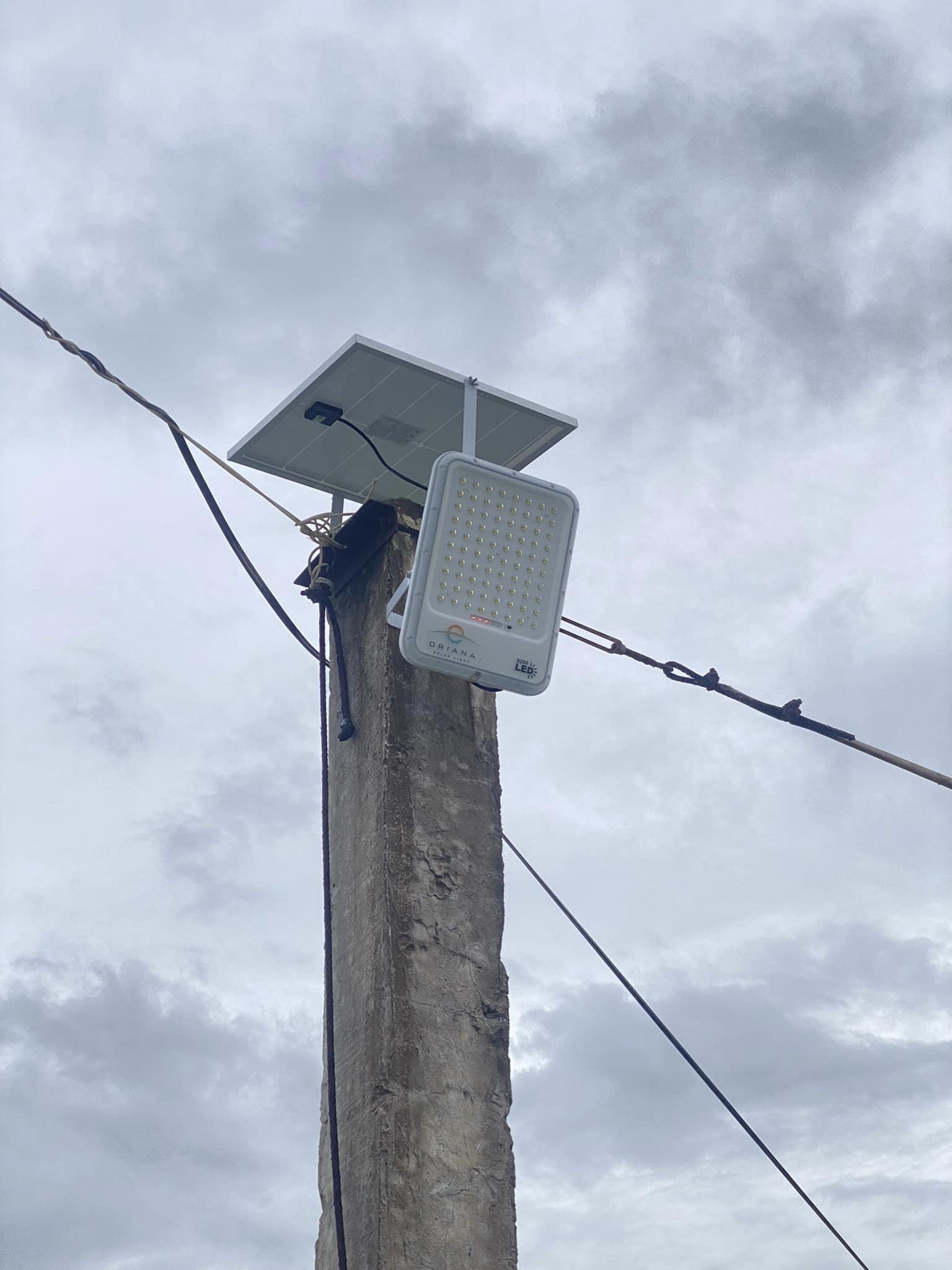 Đèn Năng Lượng Mặt Trời ORIANA DB-8150 150W