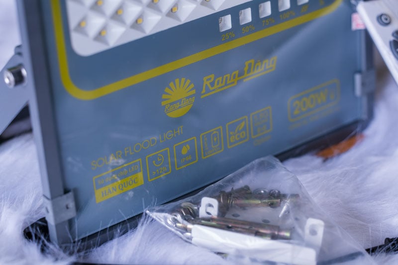 Đèn năng lượng mặt trời Rạng Đông 200W Model: CP03.SL 200W và 300W Mod