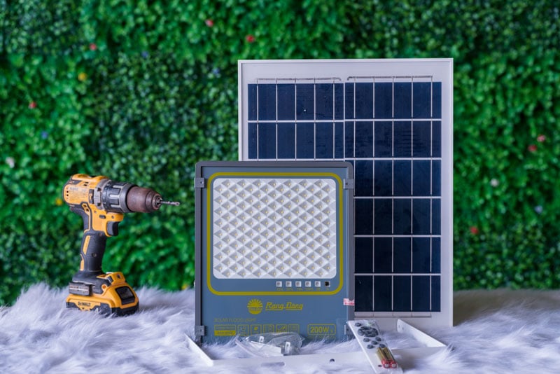 Đèn năng lượng mặt trời Rạng Đông 200W Model: CP03.SL 200W và 300W Mod