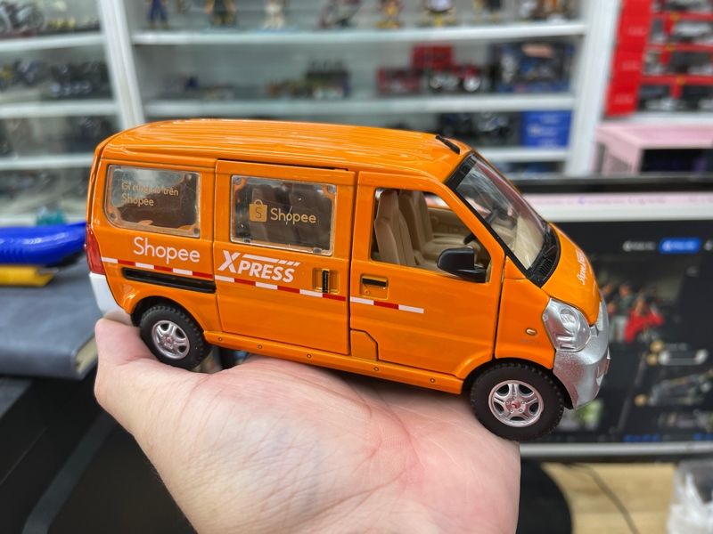 Mô hình xe ô tô dịch vụ vận chuyển độ tem Shopee Express full open có ...