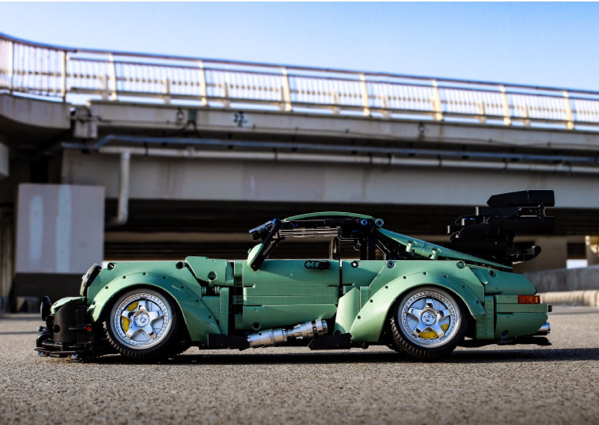 Mô hình xe ô tô lắp ghép Porsche 911 RWB JDM body kit 2435 pcs tỉ lệ 1 ...