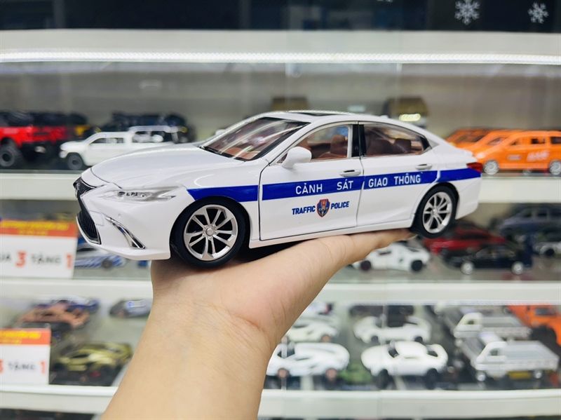 Mô hình xe ô tô độ CSGT Lexus ES300 full open có đèn tỉ lệ 1:24 Chezhi ...