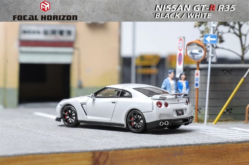 Mô hình xe Nissan Skyline GTR R35 classic white limited edition tỉ lệ ...