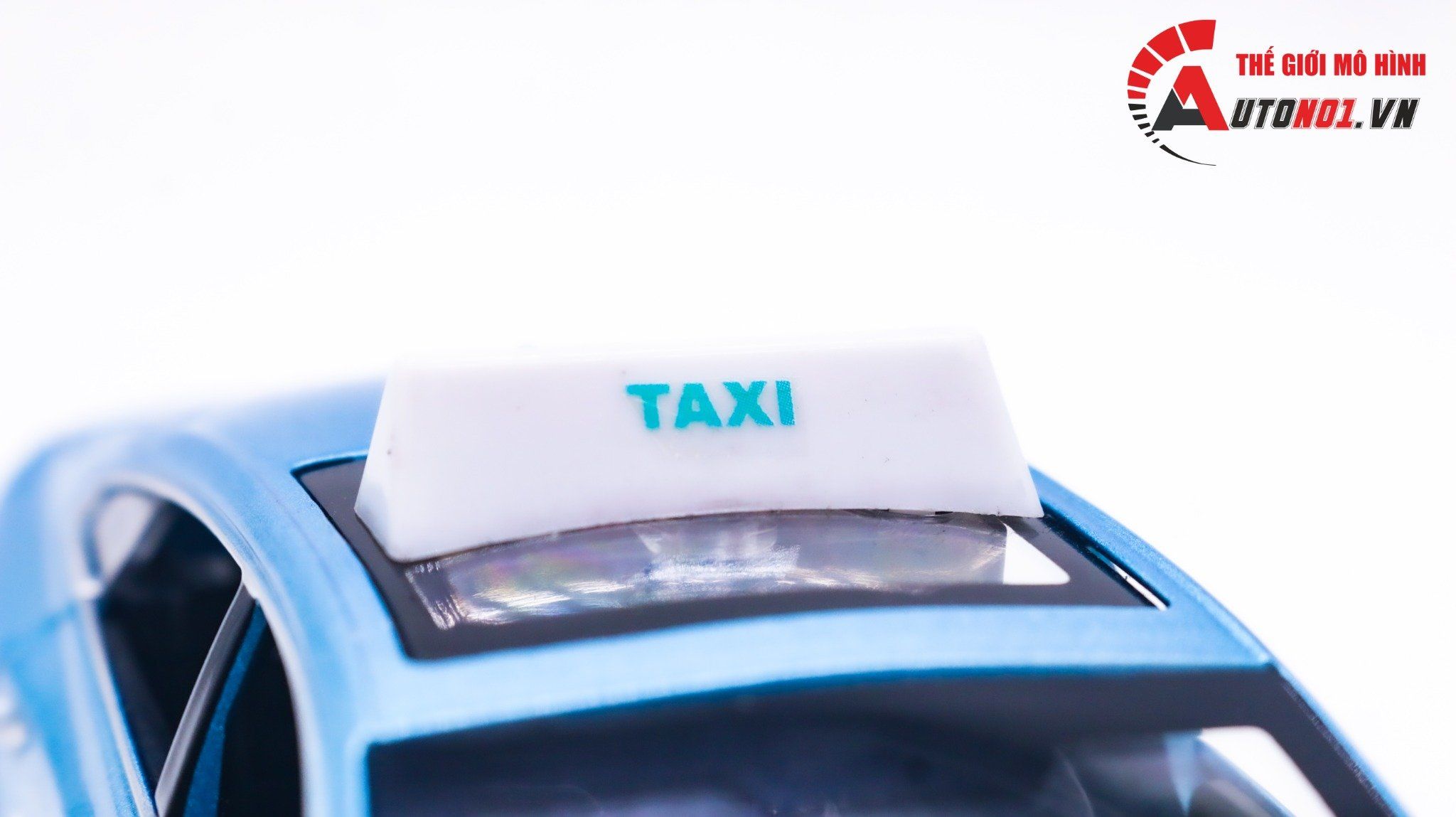 Mô hình xe ô tô dịch vụ taxi độ tem Vin xanh SM full open có âm thanh ...