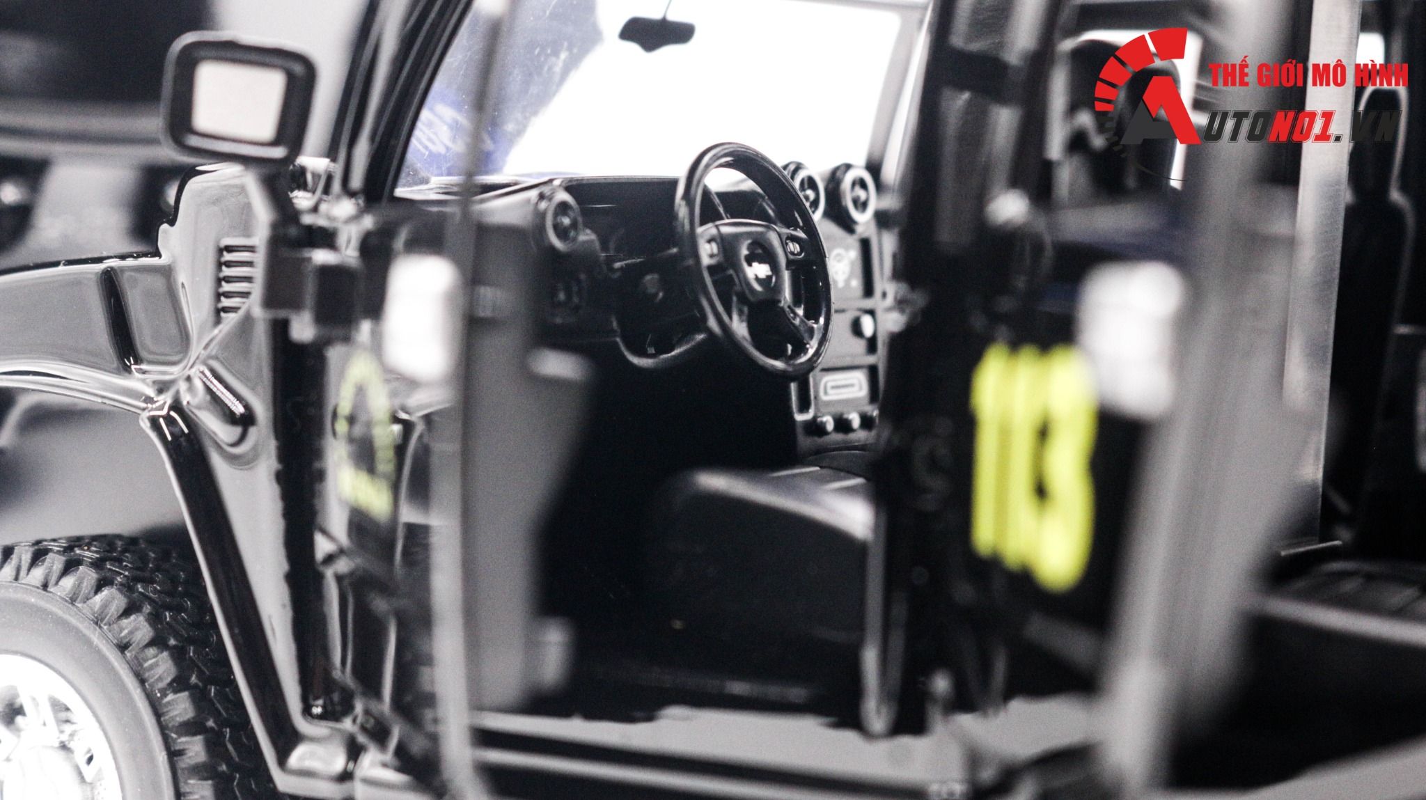 Mô hình xe ô tô Hummer H2 black độ tem CSCĐ 1:24 Alloy model OT241 ...