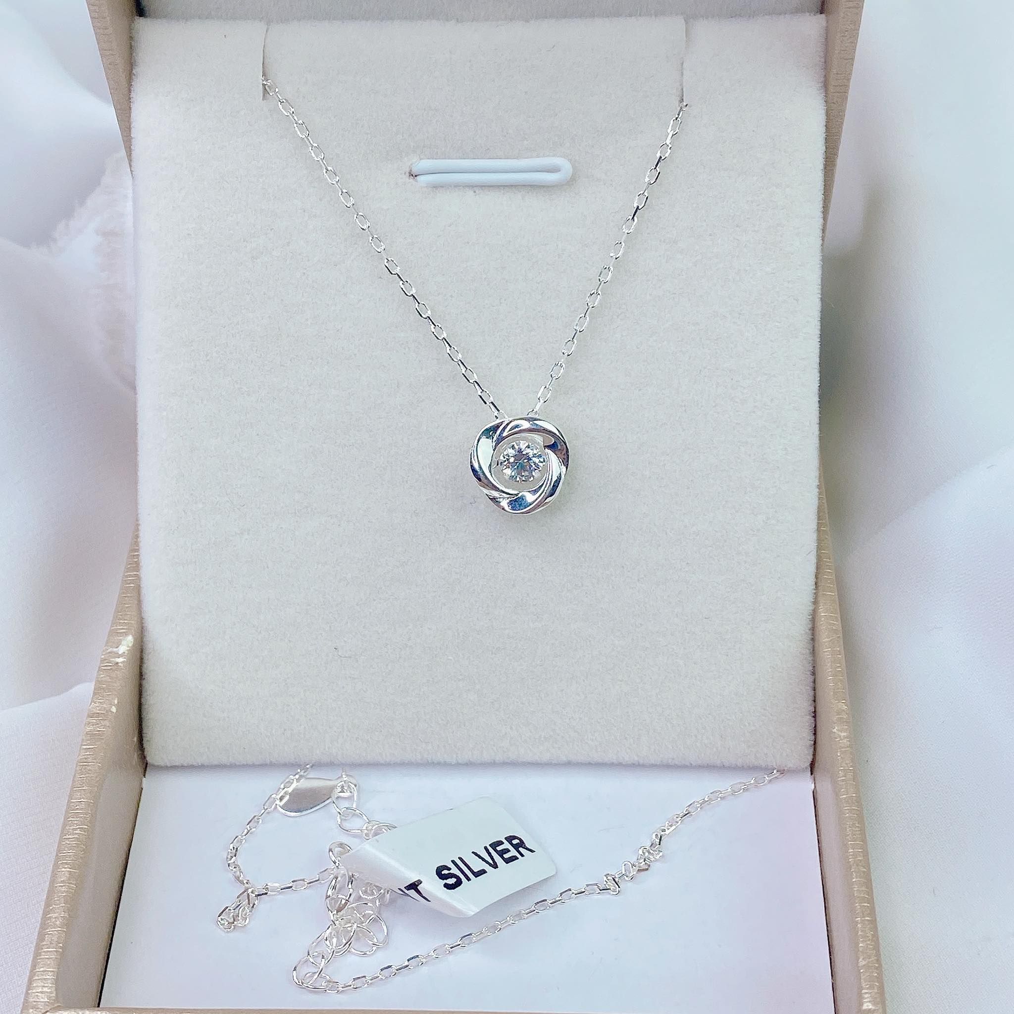 Dây chuyền đá vành tròn xoắ...