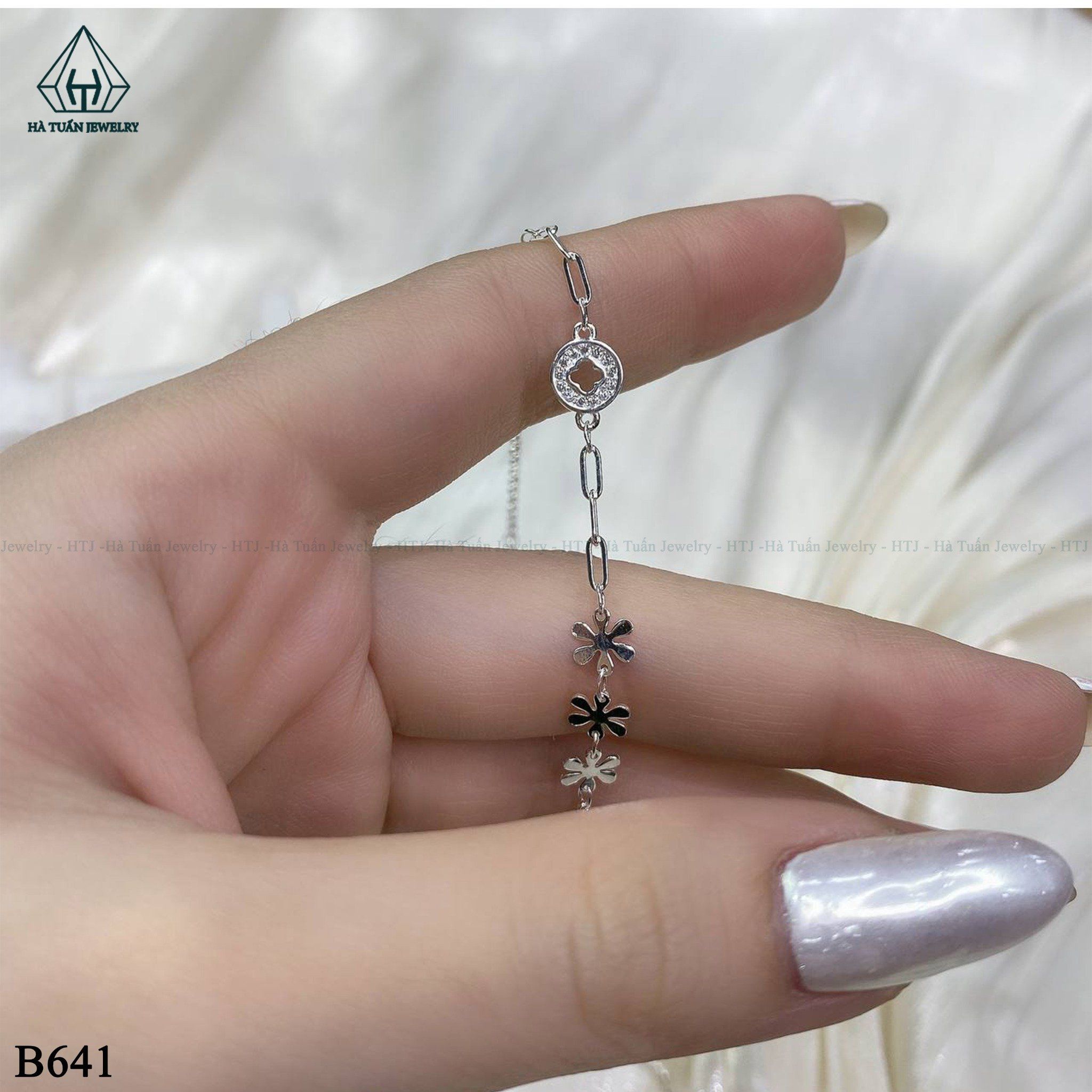Lắc tay hoa 6 cánh B641