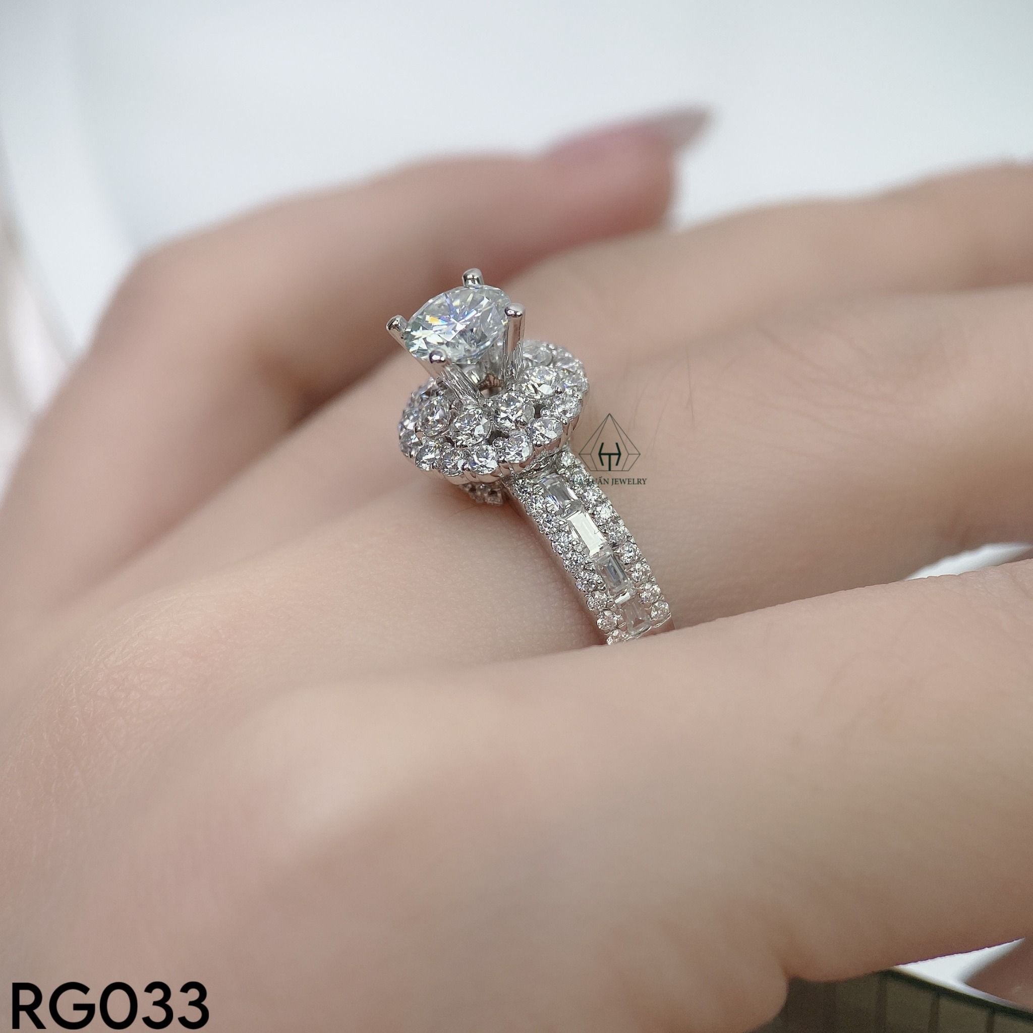 Nhẫn nữ vàng RG033