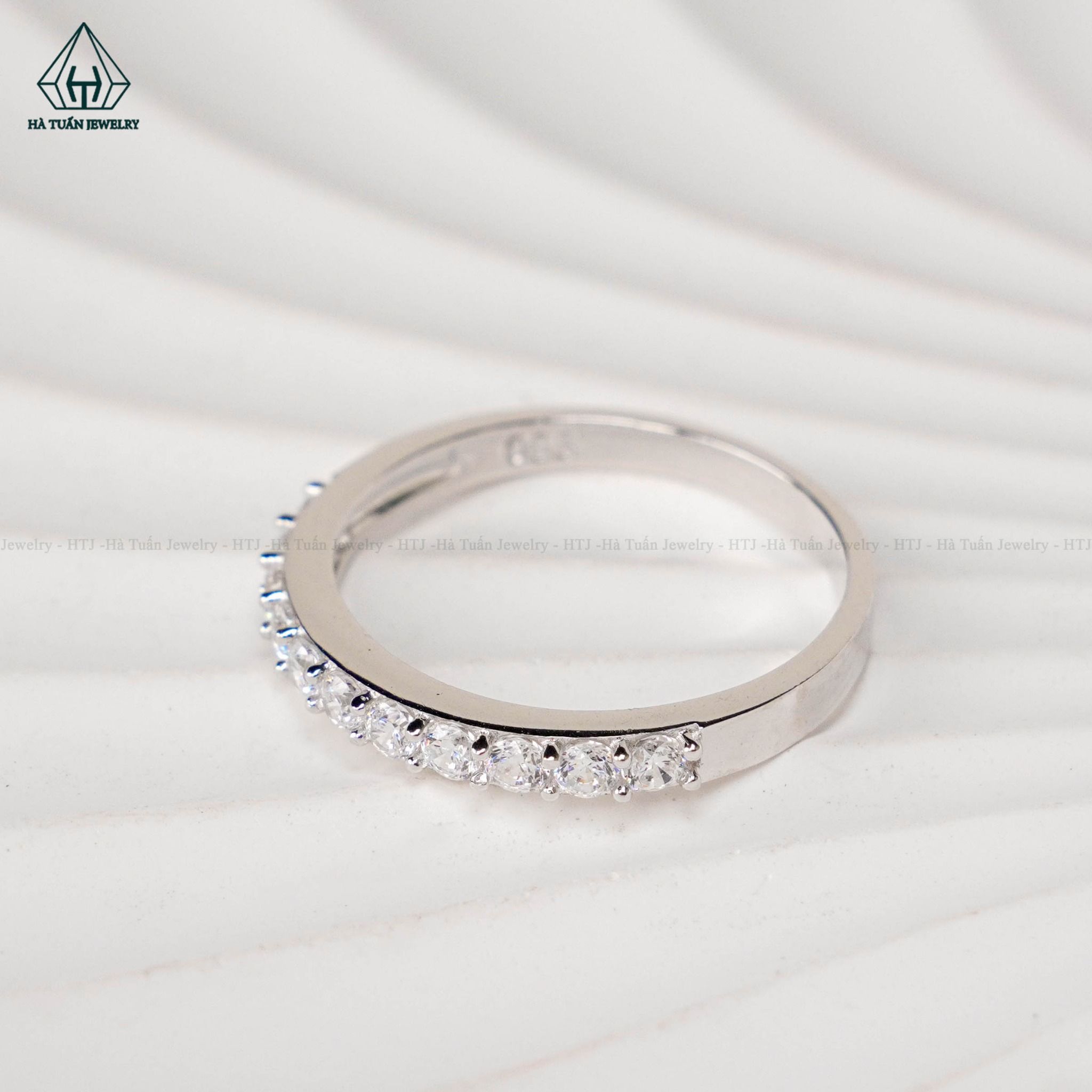 R929 Nhẫn nữ nửa vòng đá cz – Hà Tuấn Jewelry
