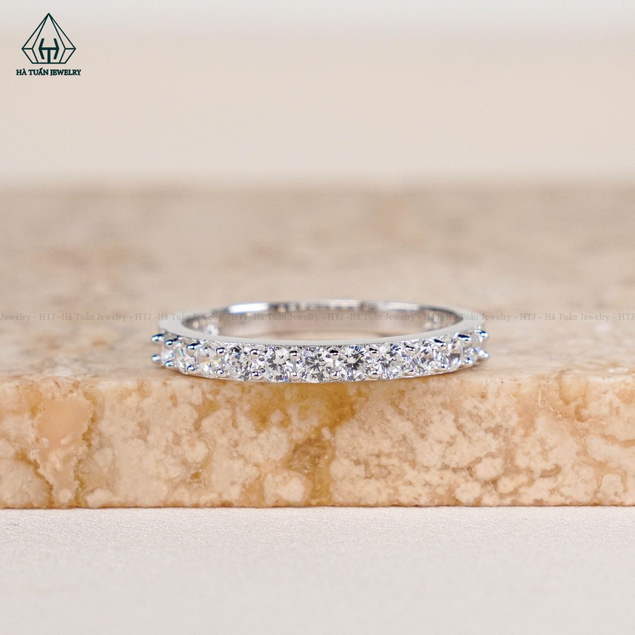 R929 Nhẫn nữ nửa vòng đá cz – Hà Tuấn Jewelry