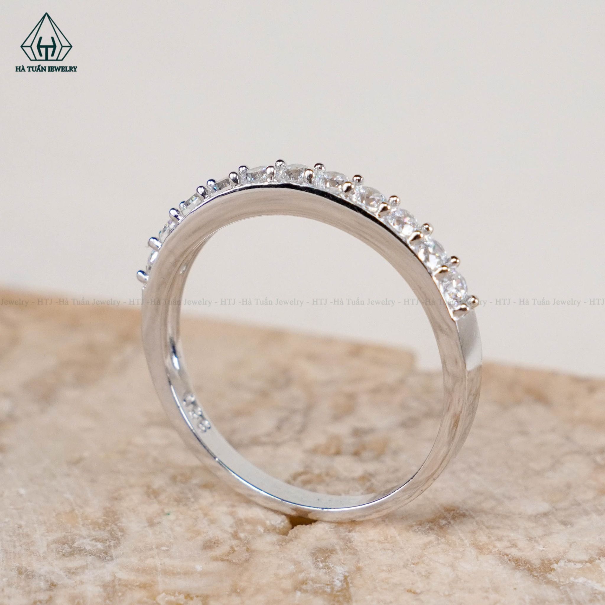 R929 Nhẫn nữ nửa vòng đá cz – Hà Tuấn Jewelry