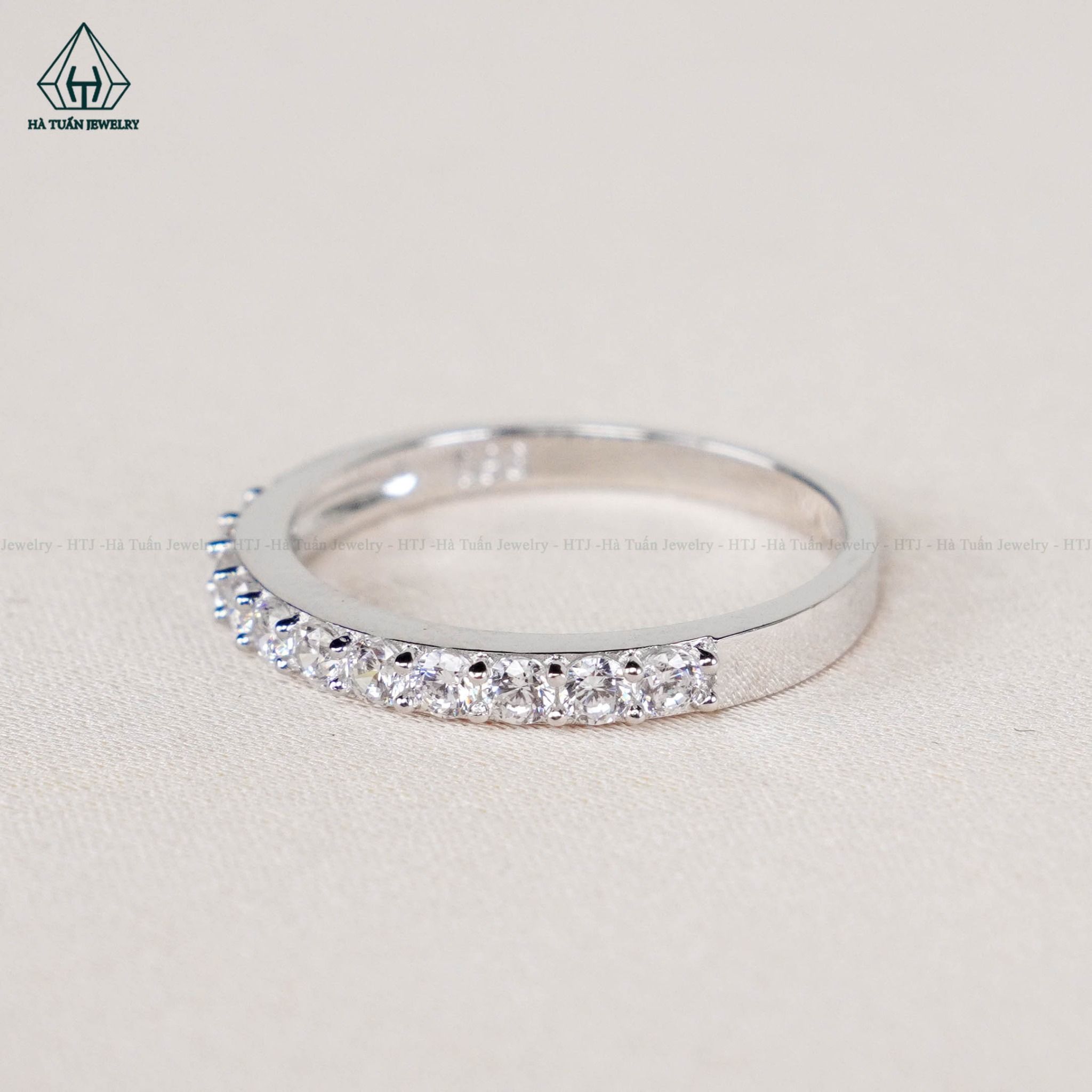 R929 Nhẫn nữ nửa vòng đá cz – Hà Tuấn Jewelry