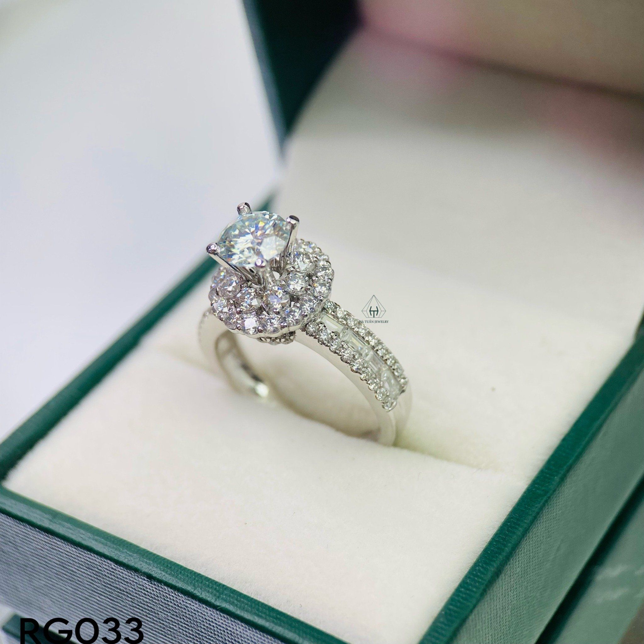 Nhẫn nữ vàng RG033