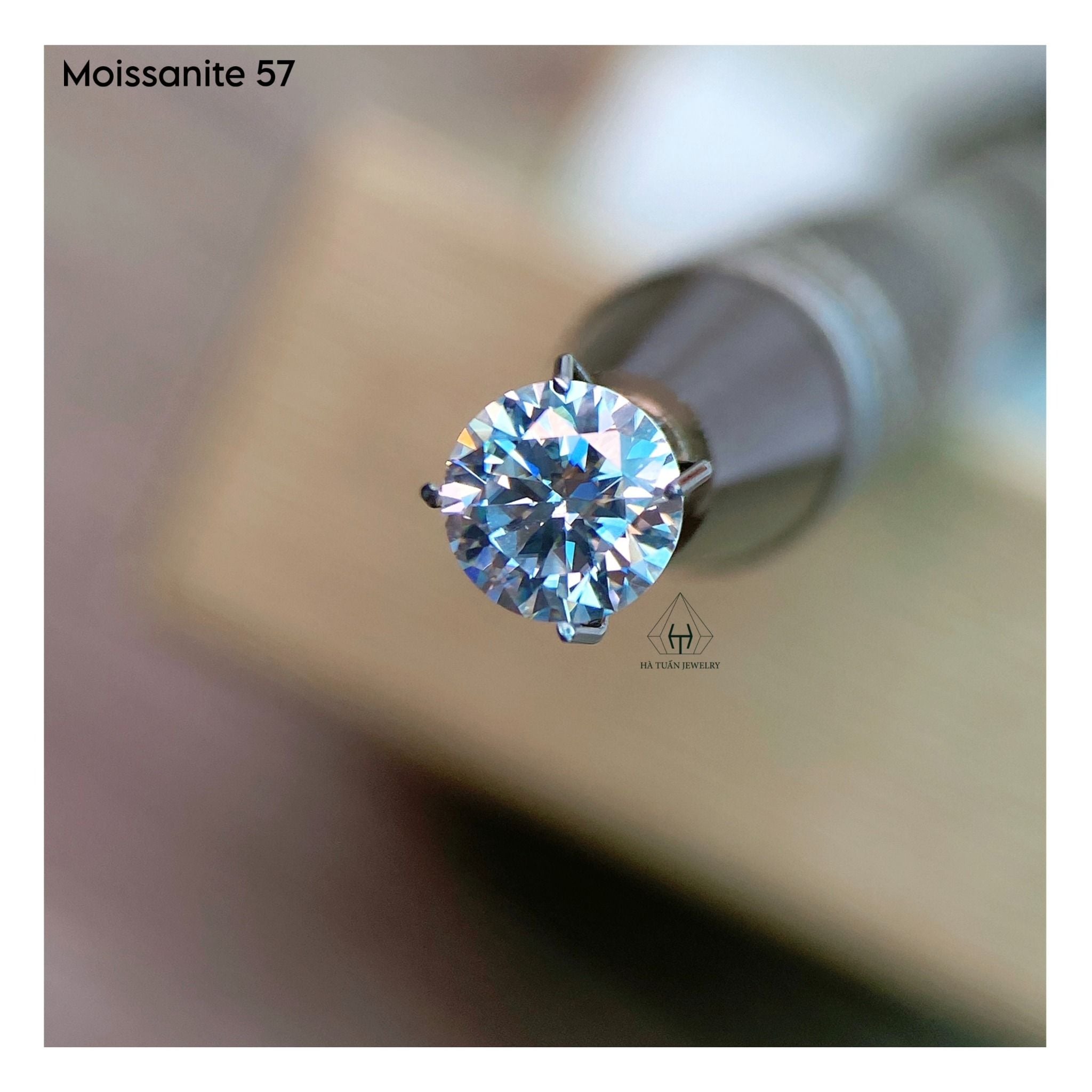 Moissanite trắng 57 giác – Hà Tuấn Jewelry