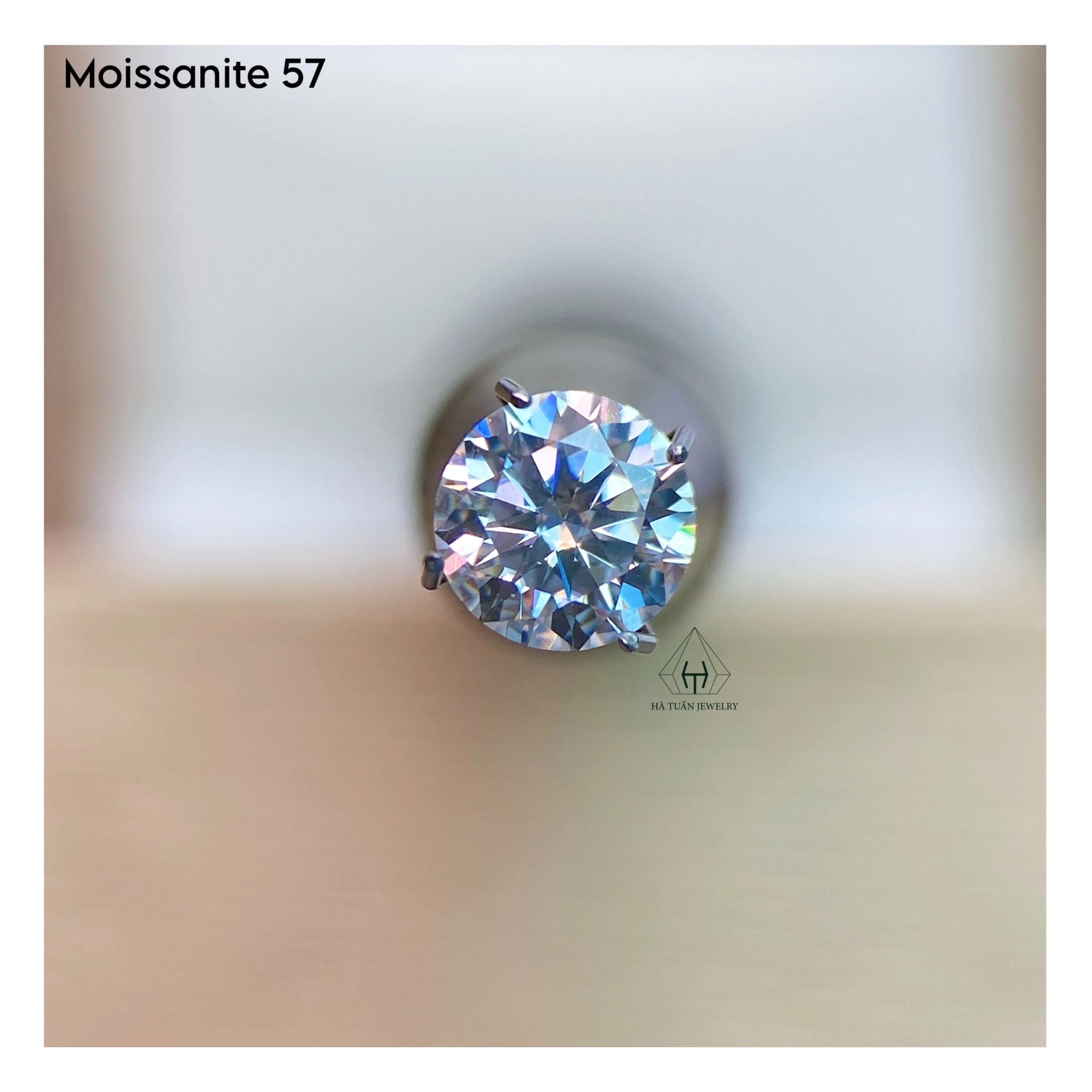 Moissanite trắng 57 giác – Hà Tuấn Jewelry