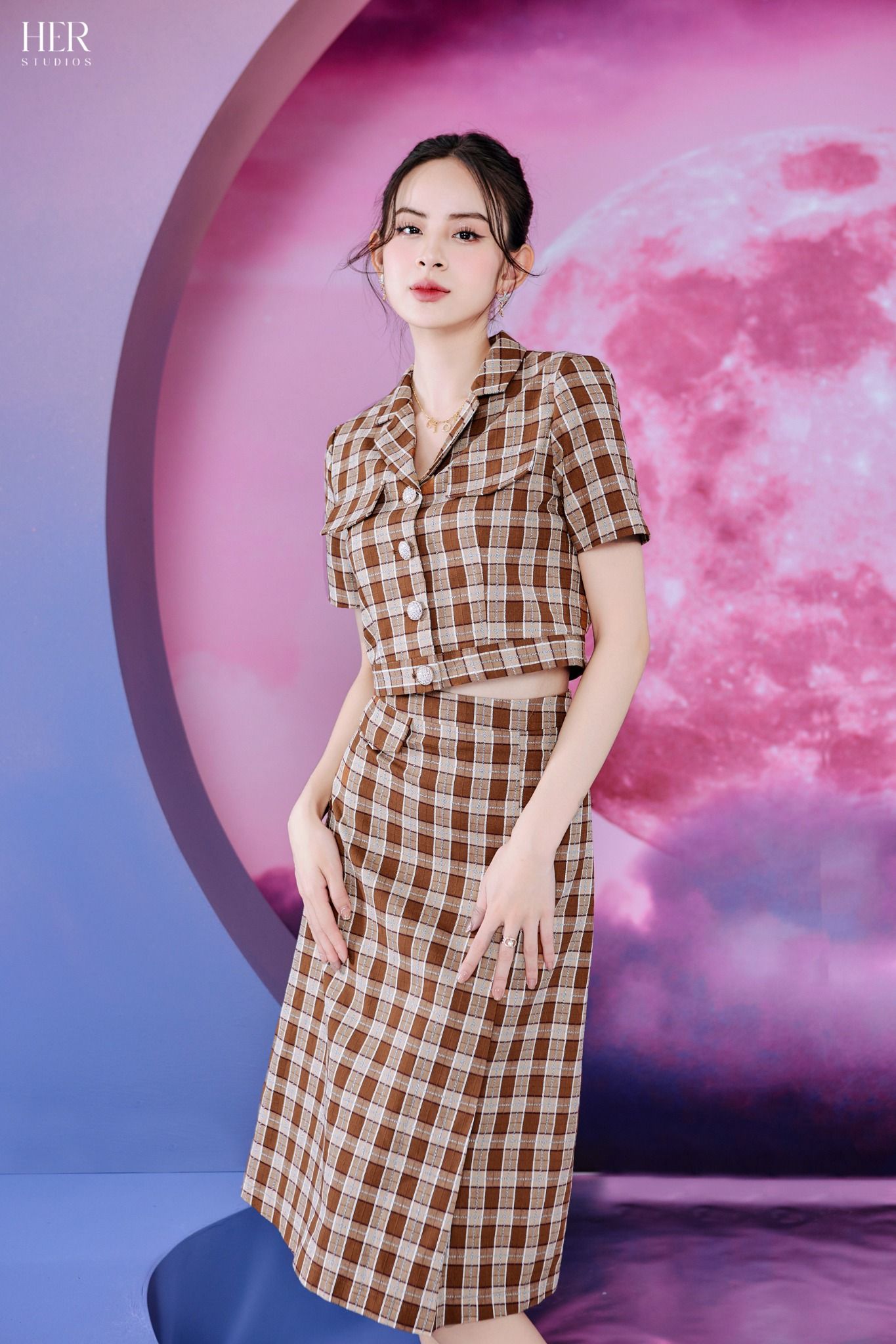 Chân váy kẻ caro nâu – her-studios