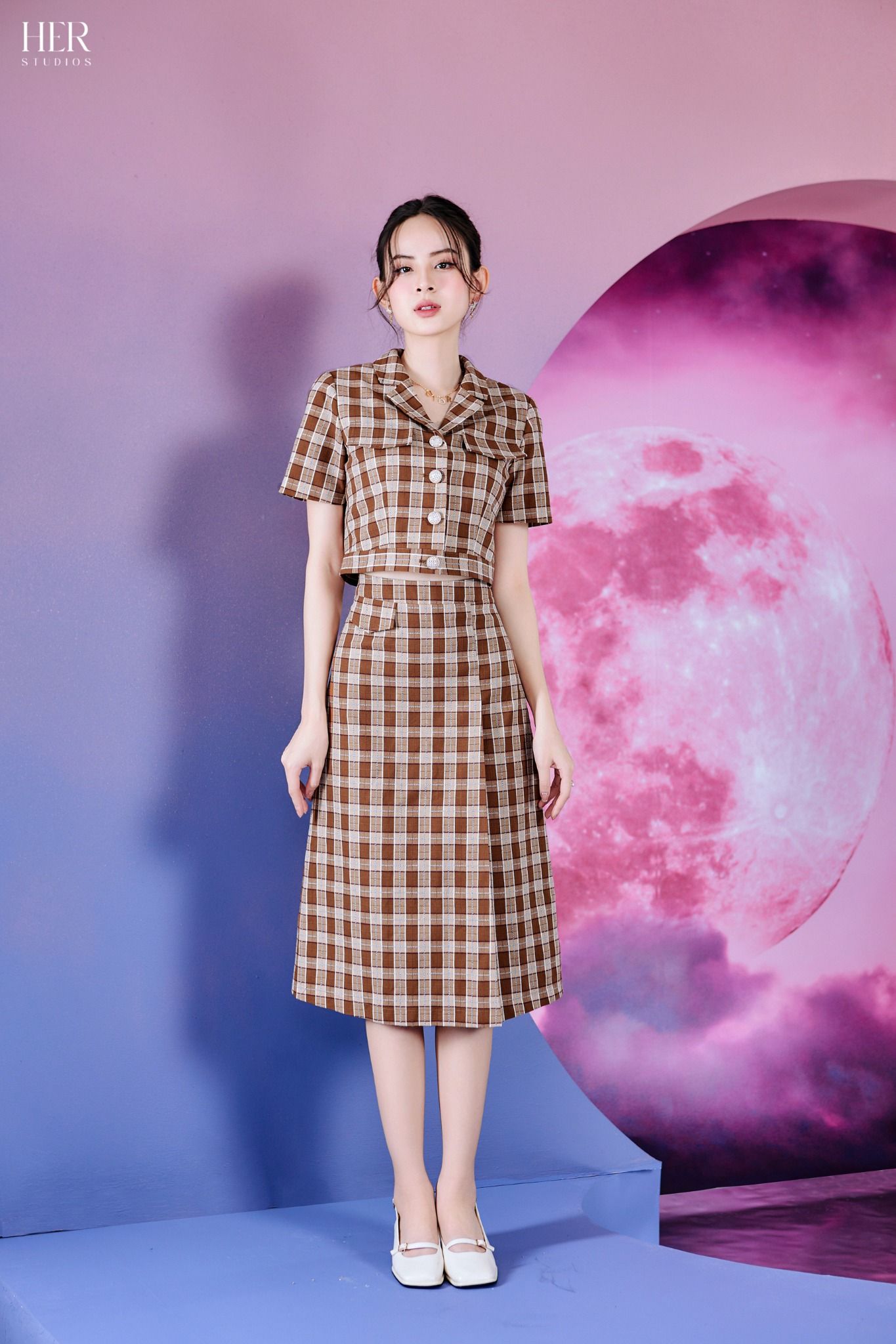 Chân váy kẻ caro nâu – her-studios