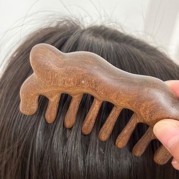 Lược Matxa Gỗ Đàn Hương – A Little Leaf