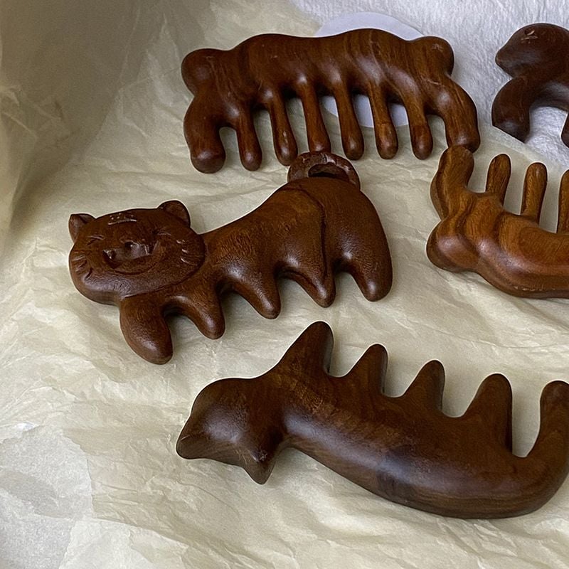 Lược Matxa Gỗ Đàn Hương – A Little Leaf