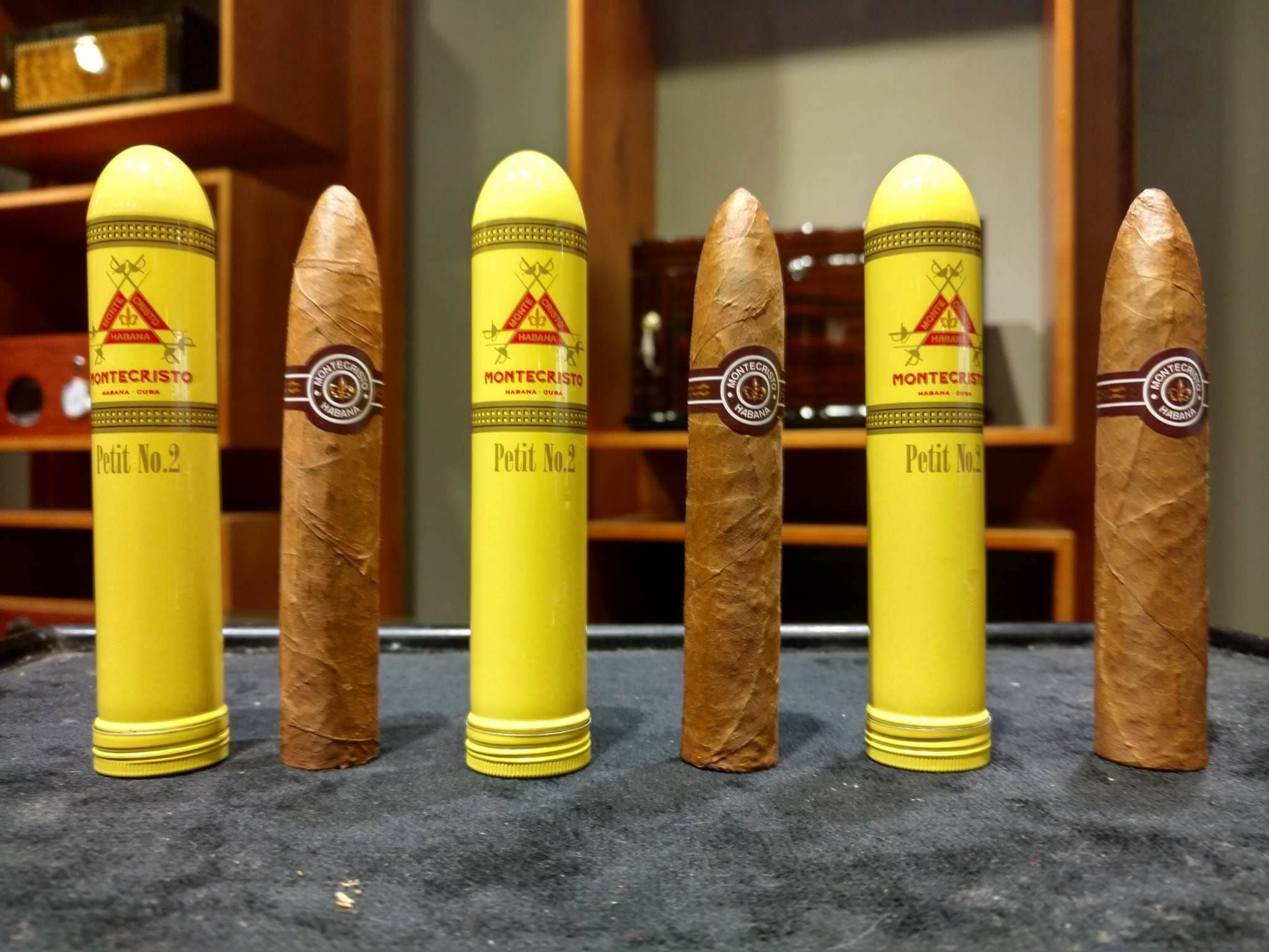 Montecristo Petit No.2 Tubos – Cigar Corner