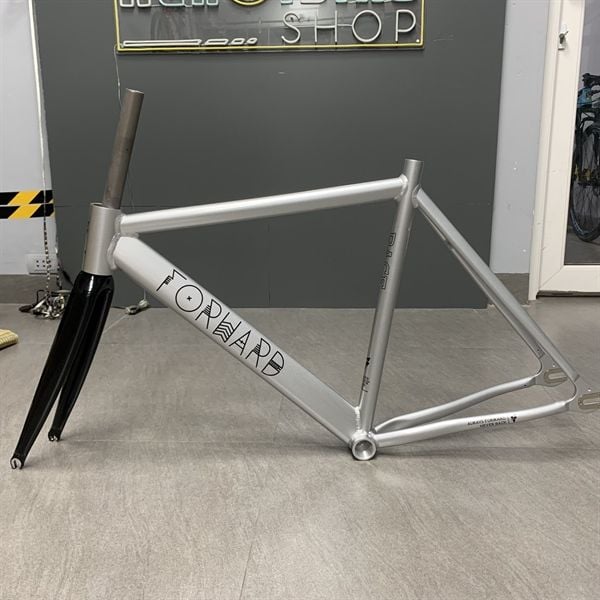 Khung Fixed gear Forward càng carbon model 2022 – Hanoibike shop