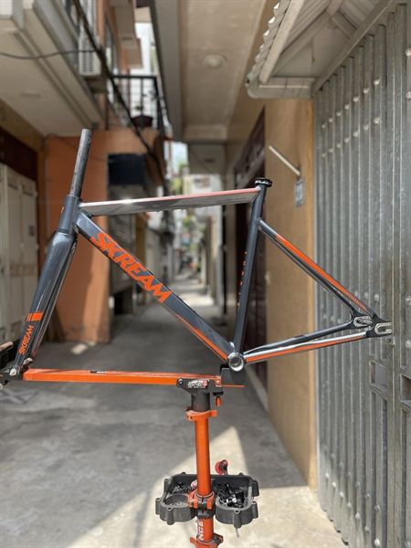 Khug fixed gear SKREAM càng carbon ( khồng gồm chén cổ + cọc yên ...